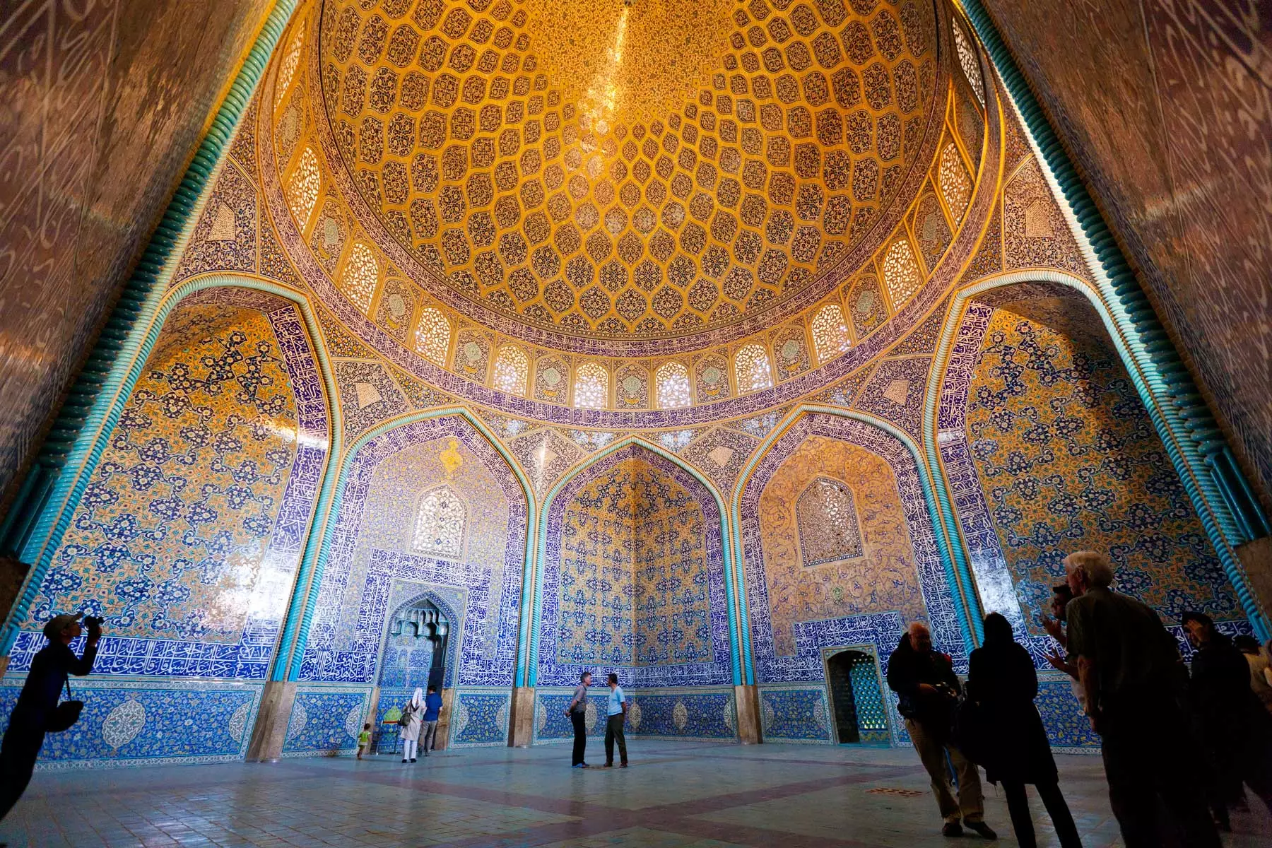 E räich faarweg Interieur am Iran, gesinn op engem Tour mat GeoEx, gewielt ee vun de beschten Touroperateuren op der Welt