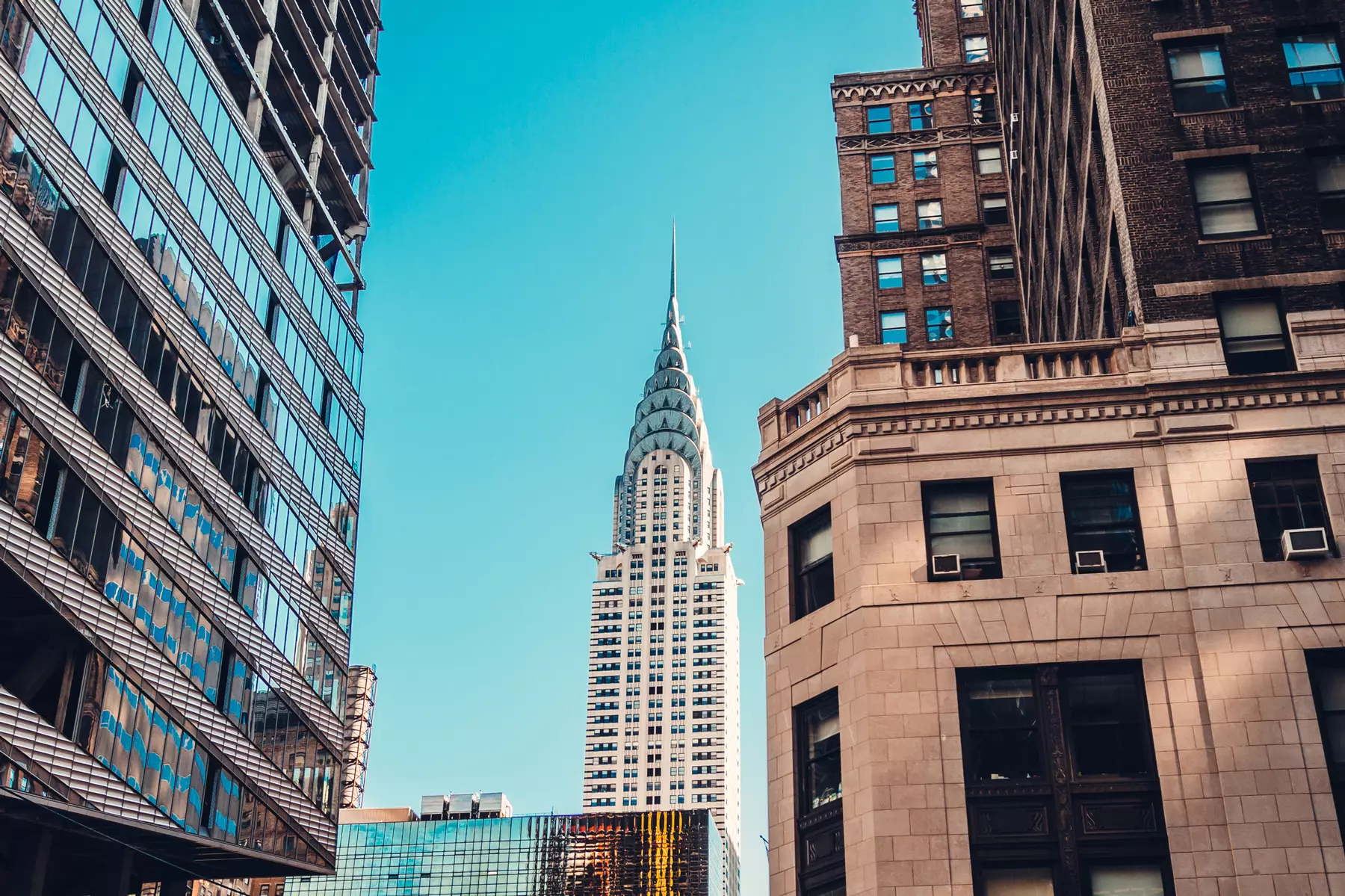 I-Fifth Avenue, eMidtown Manhattan enembono ekude kwisakhiwo saseChrysler