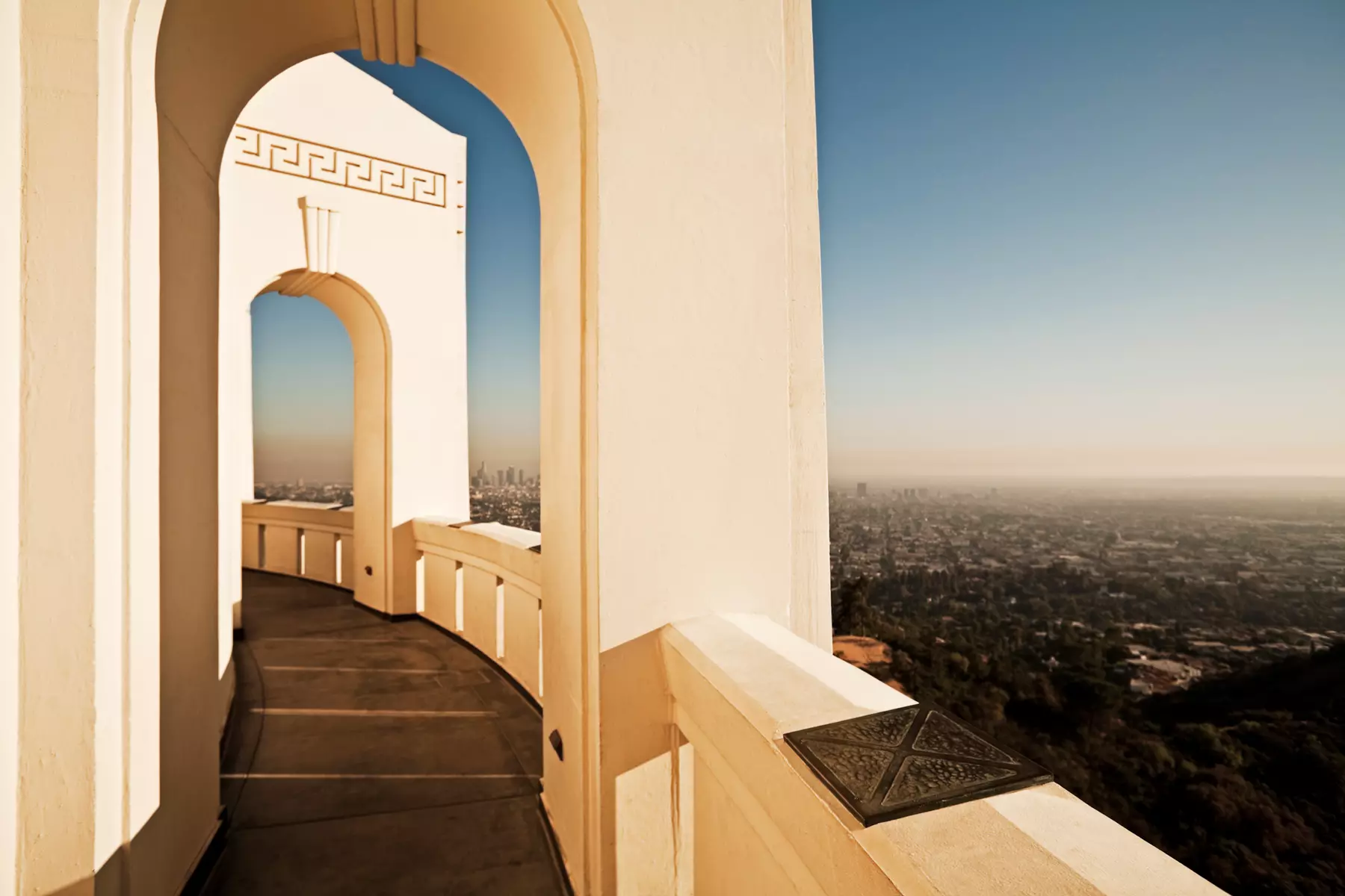 Art Deco balcony kwiGriffith Observatory.