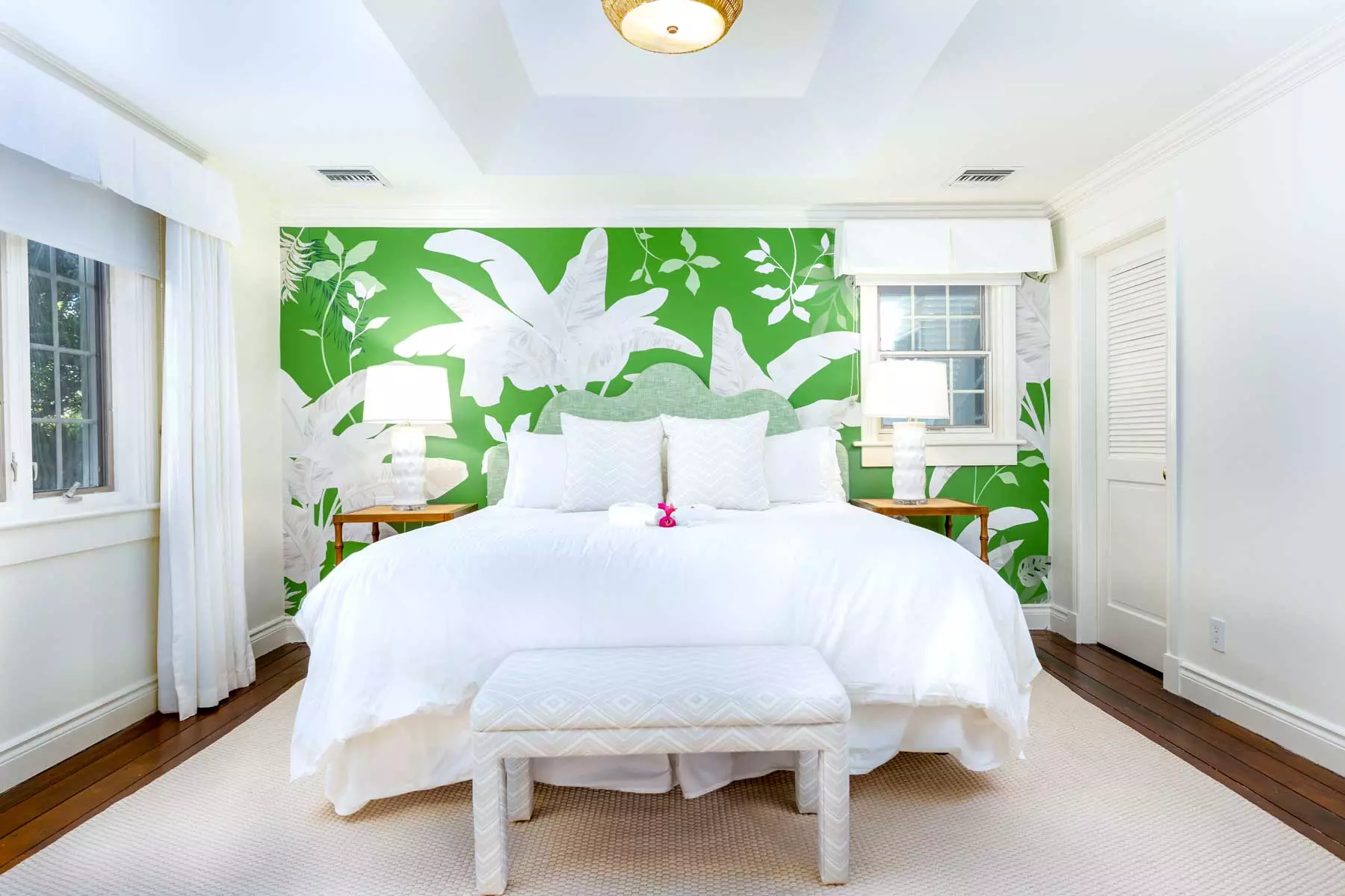 Een groen-witte kamer in Point Grace, uitgeroepen tot een van de beste resorts in het Caribisch gebied