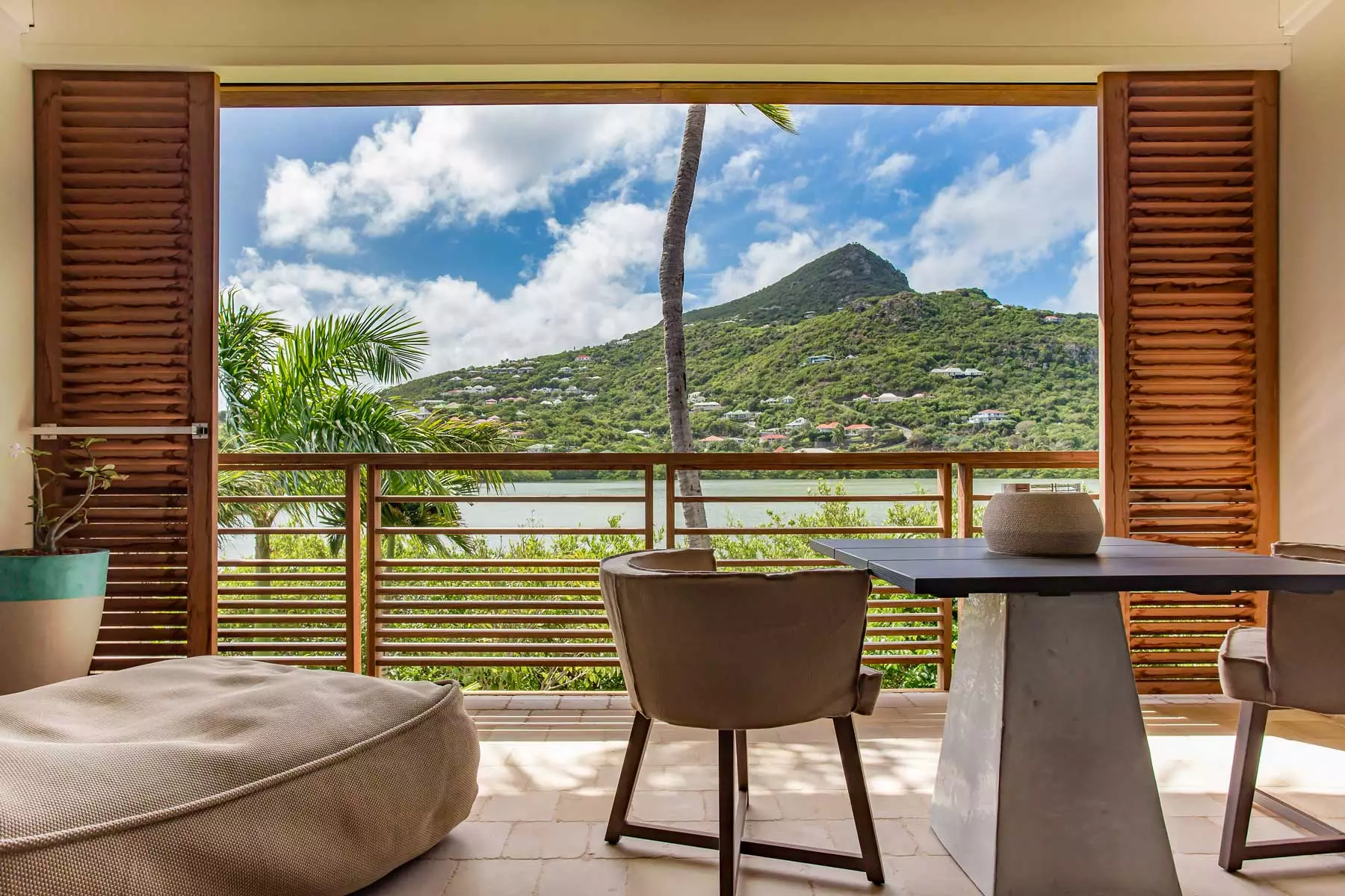 Vista de um quarto de hóspedes no Le Barthelemy, eleito um dos melhores resorts do Caribe