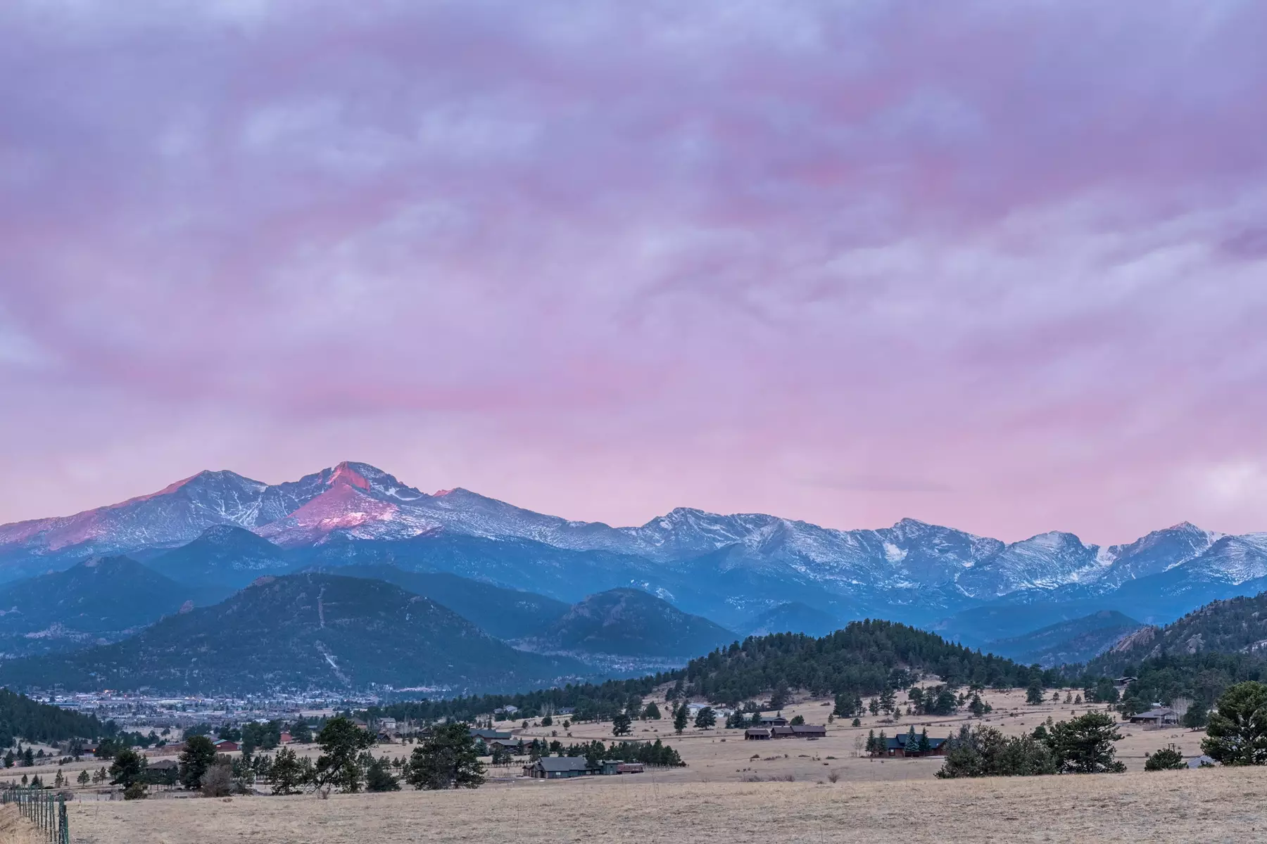 ILongs Peak ngaphezulu kwe-Estes Valley, eColorado