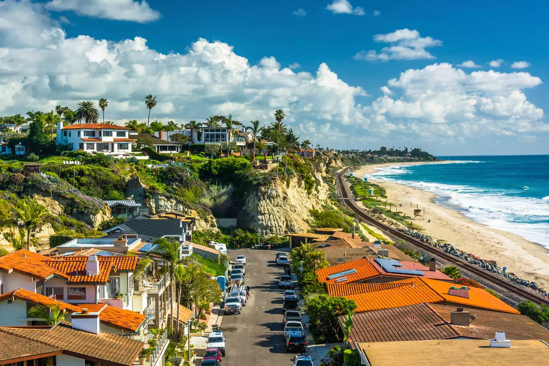 Pono ea matlo le Leoatle la Pacific ho tloha lefikeng la San Clemente, California