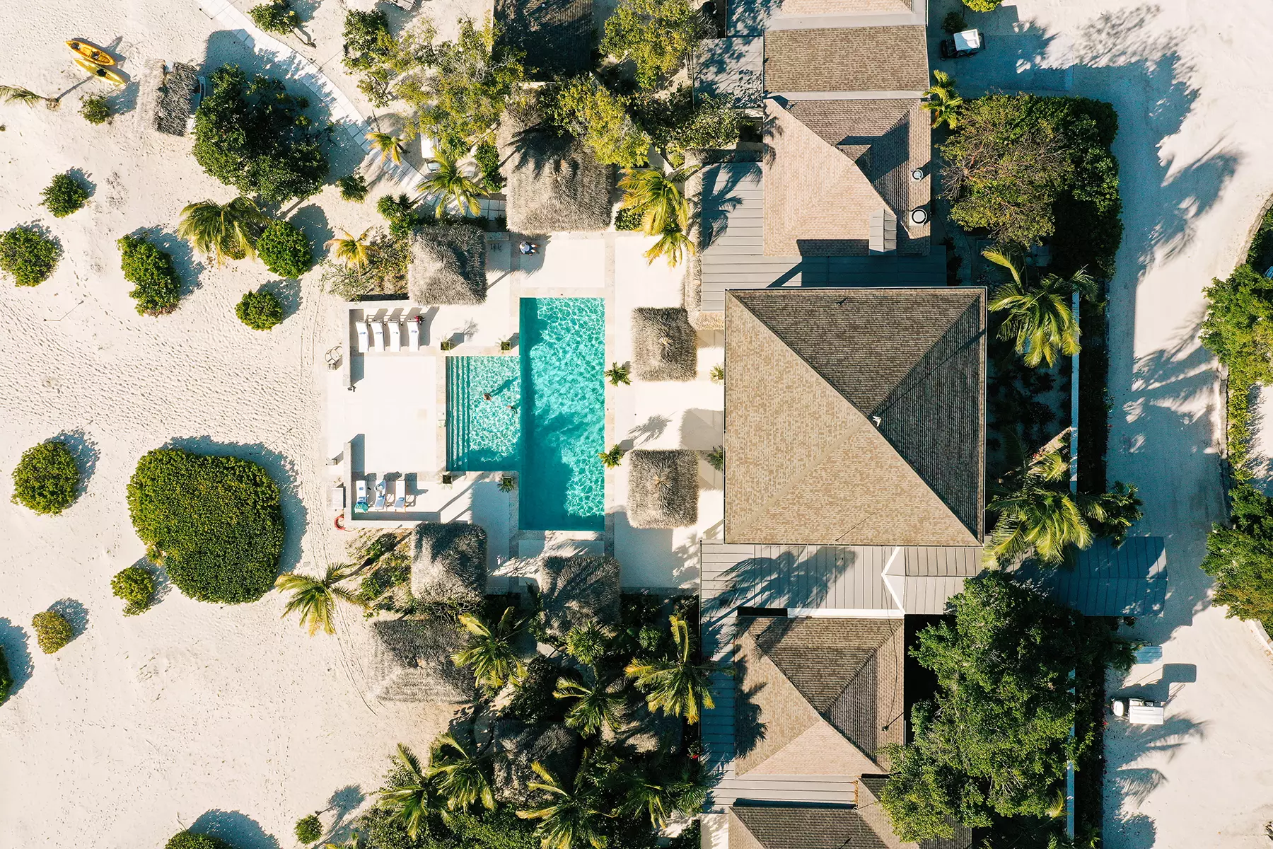 Aerial tina suite pantai di Pine Cay