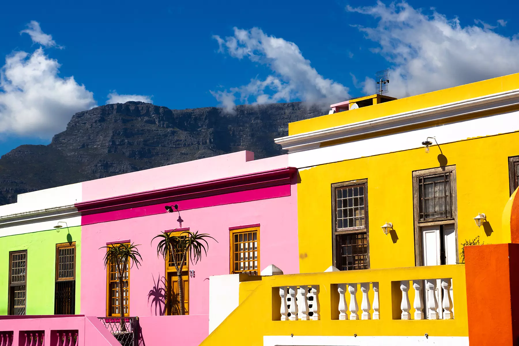 Casas coloridas em Bo Kapp, na Cidade do Cabo, África do Sul, com casas pintadas em cores vibrantes