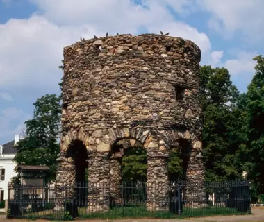 Newport Tower, Newport, רי