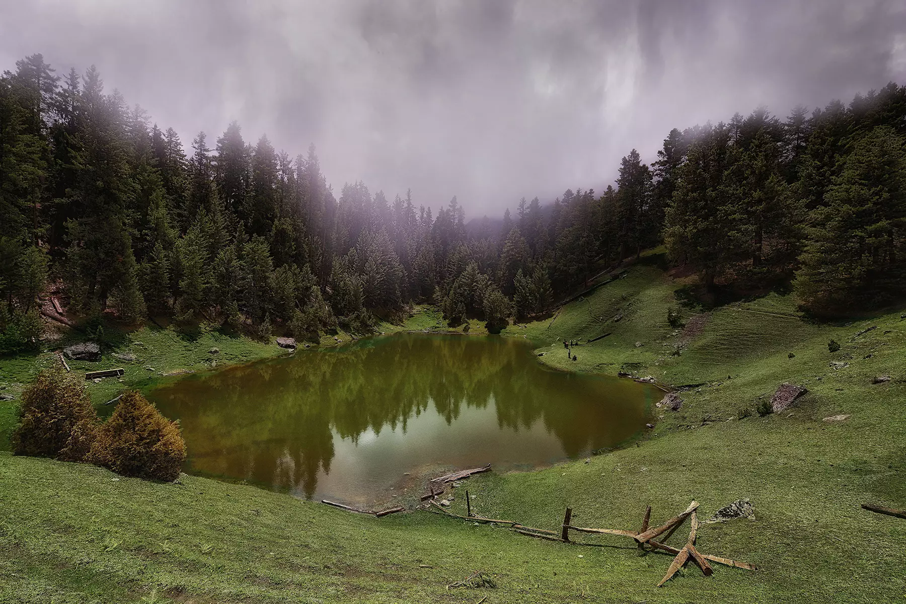 បឹង Fairy Meadows នៅ Gilgit Baltistan ប្រទេសប៉ាគីស្ថាន