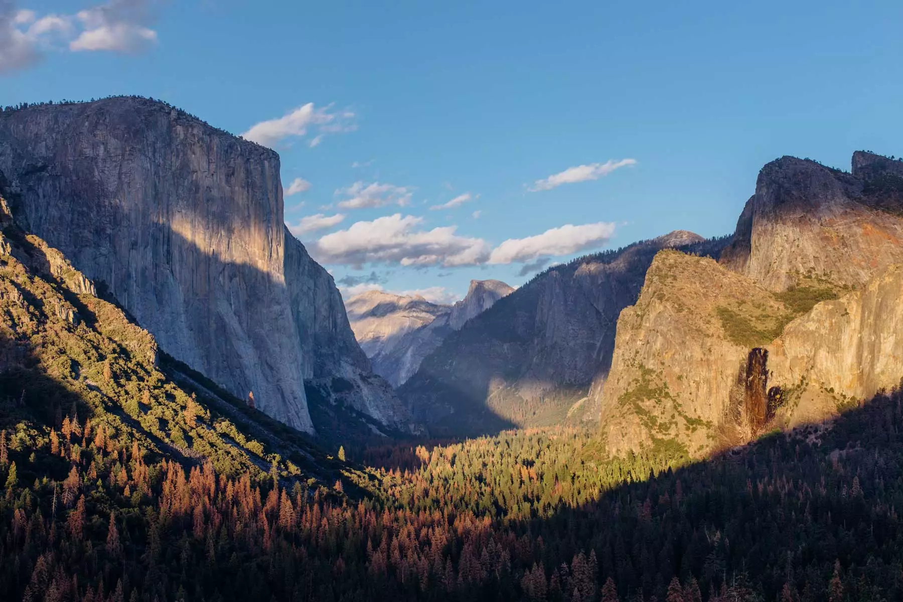 Vista del túnel al parc nacional de Yosemite, Califòrnia