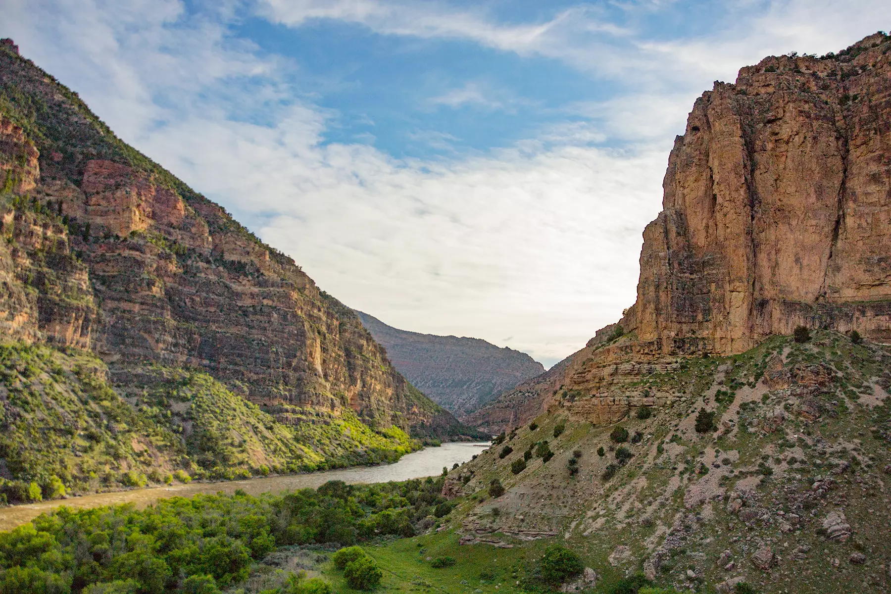 Dinosaur National Monument를 통과하는 얌파와 그린 리버