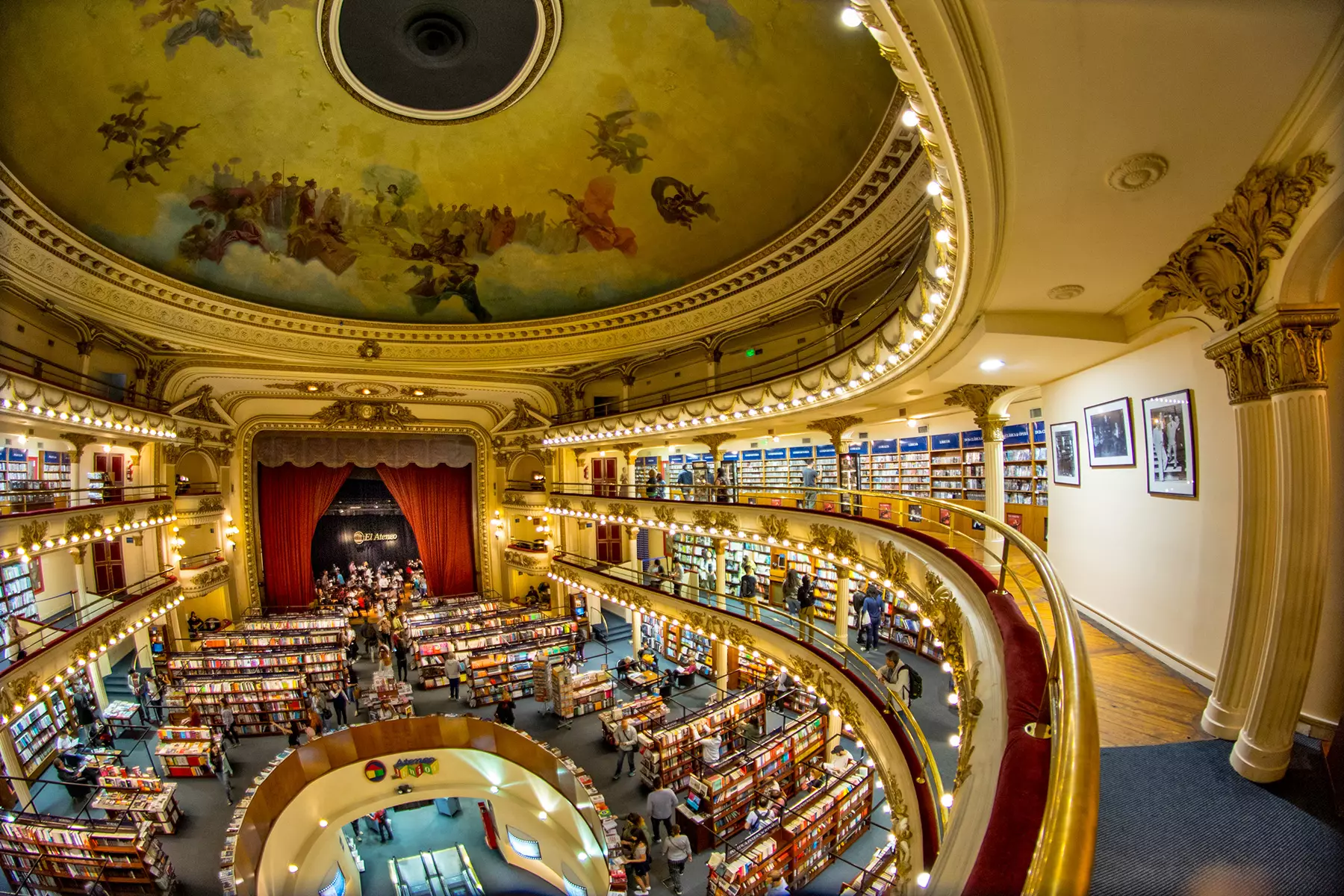 Flygfoto över El Ateneo Grand Splendid