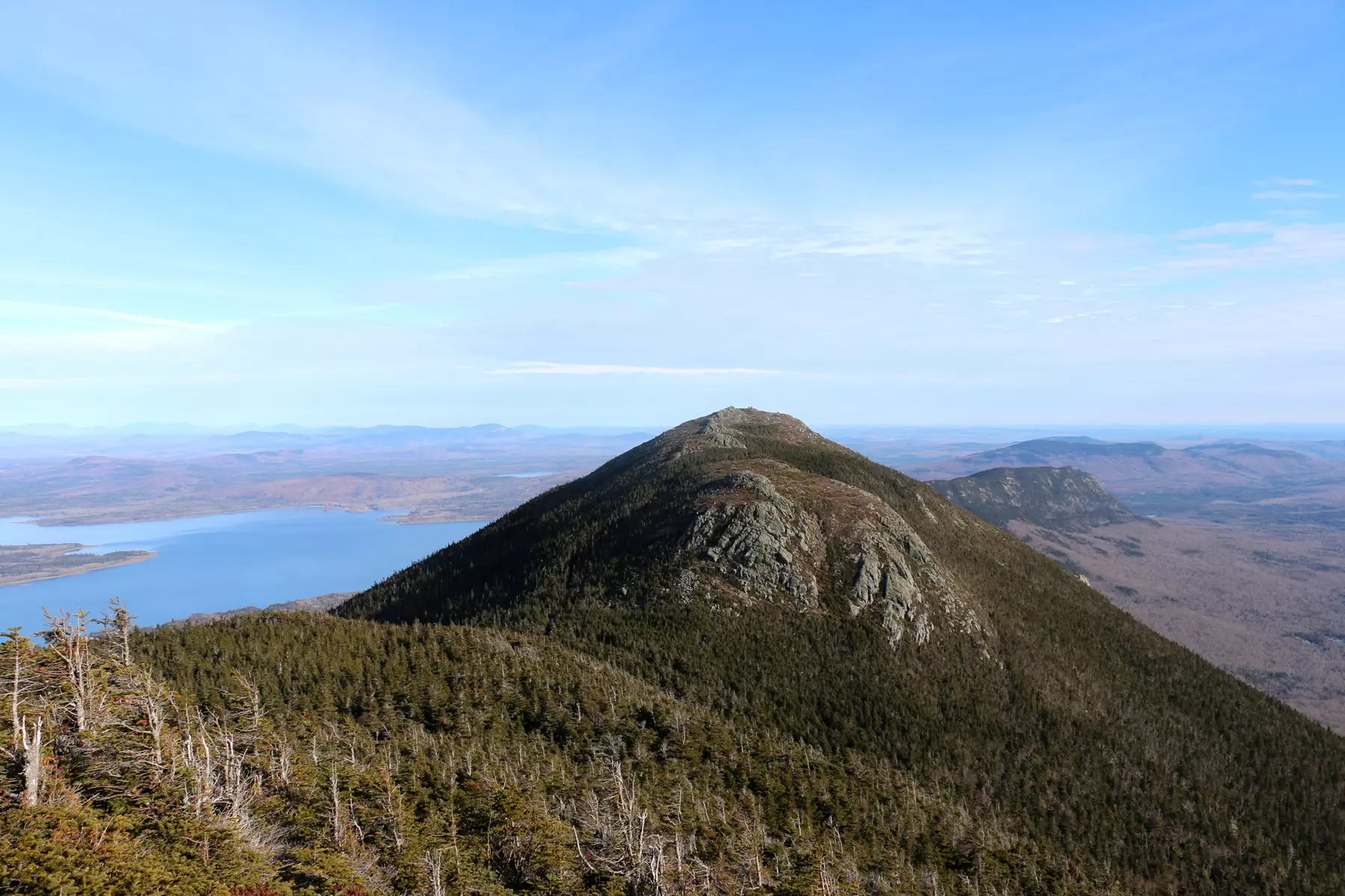 Scéna v létě v Bigelow Preserve v Maine