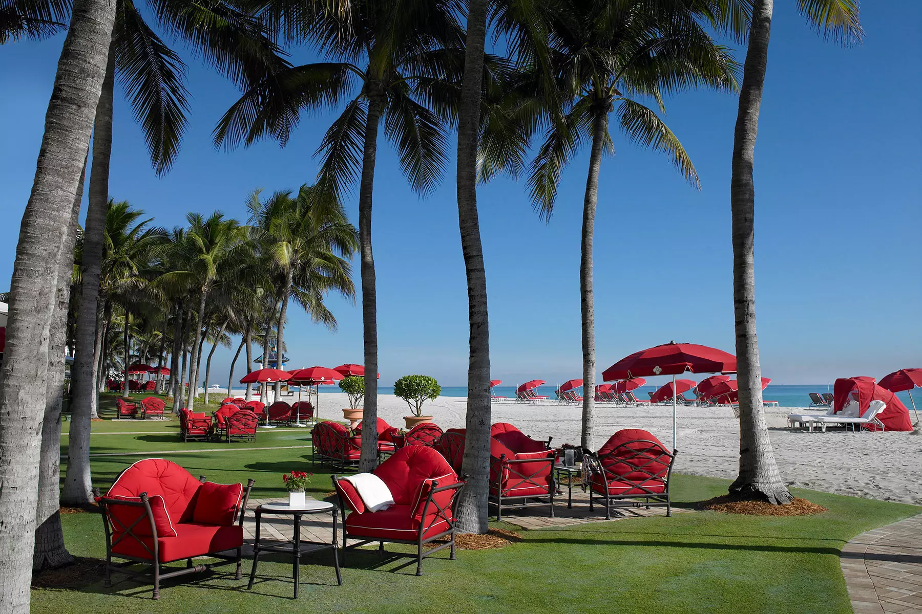 Acqualina Resort & Loĝejoj