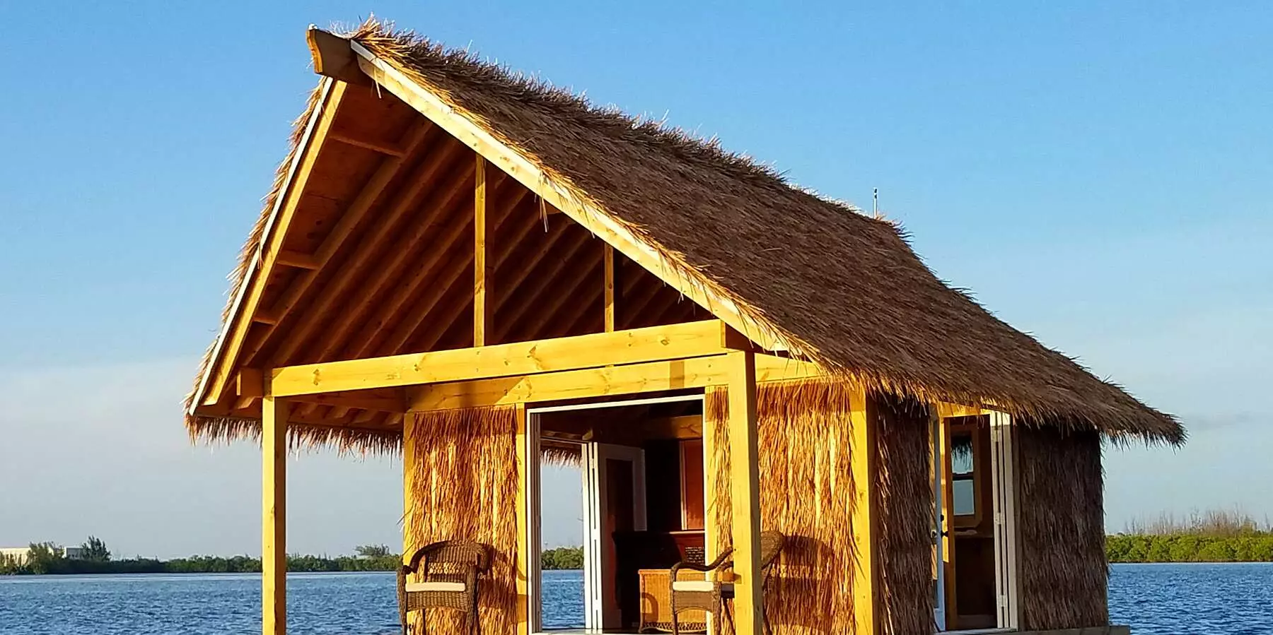 E mafai nei ona e nofo i totonu o se Fale Tiki Opeopea Mai Florida Keys