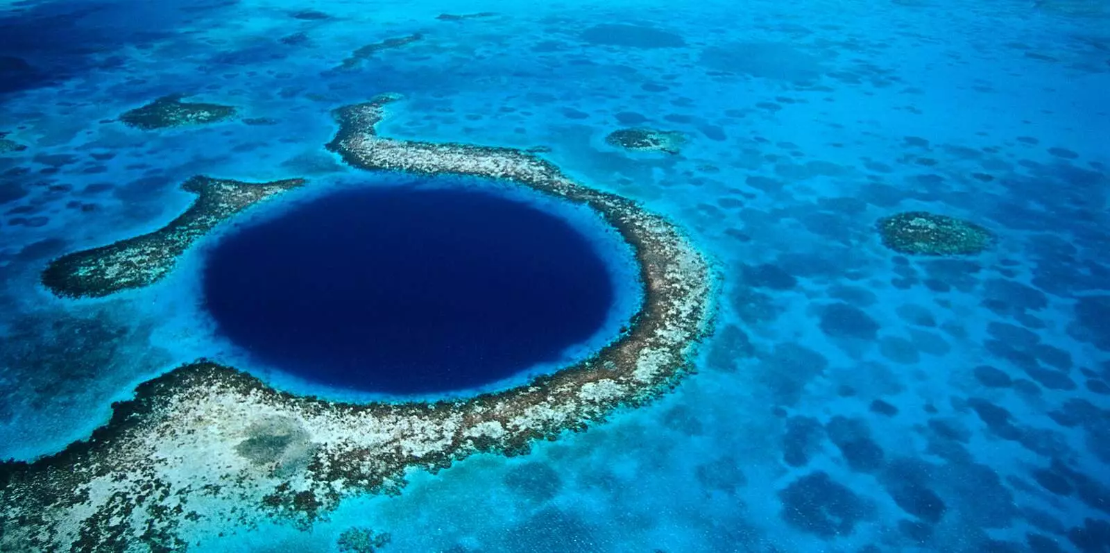 Velika plava rupa u Belizeu jedna je od najdivnijih misterija na svijetu