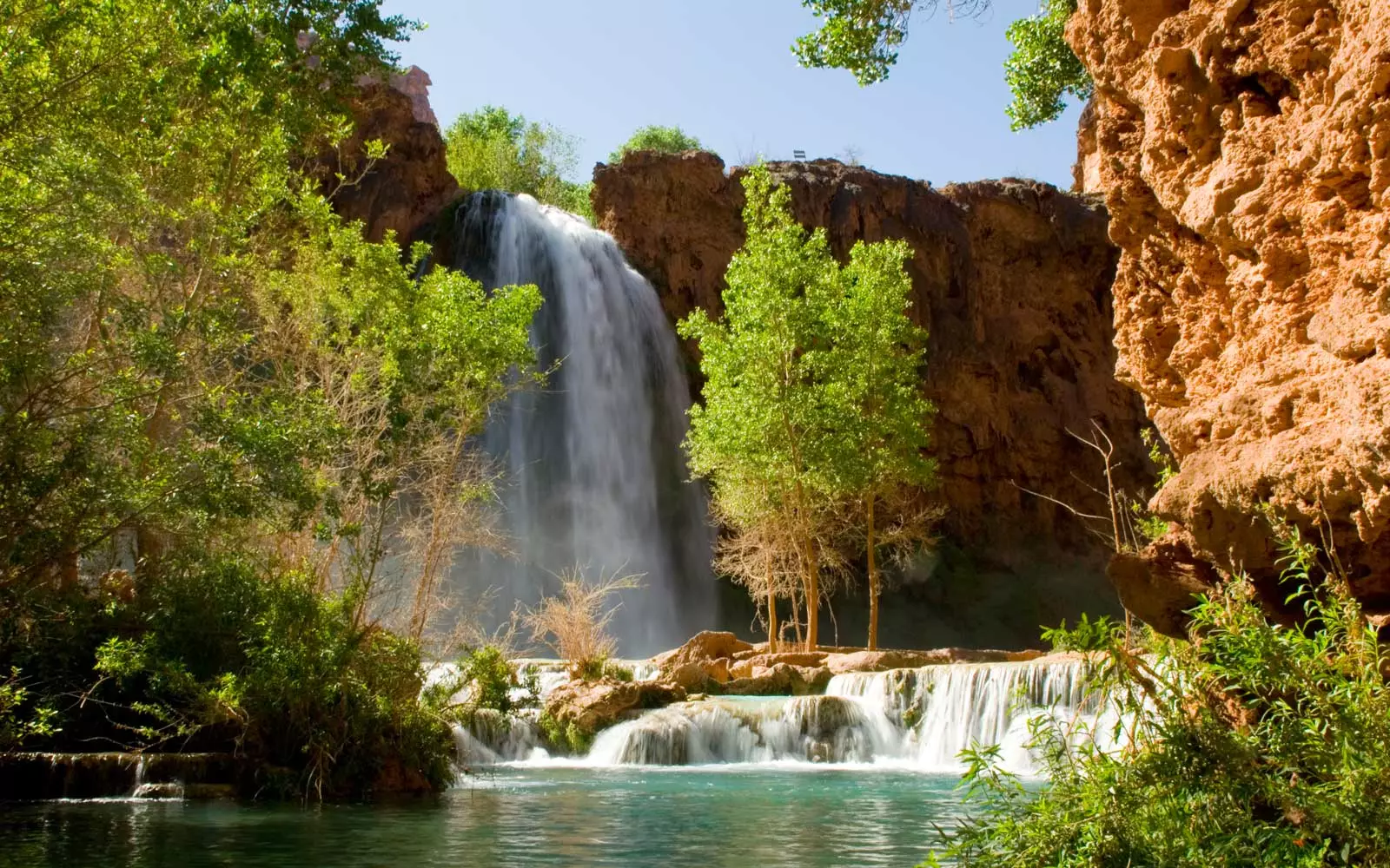 Havasu Falls - 애리조나주 그랜드 캐년에 위치한 Havasu Creek의 유명한 폭포입니다.