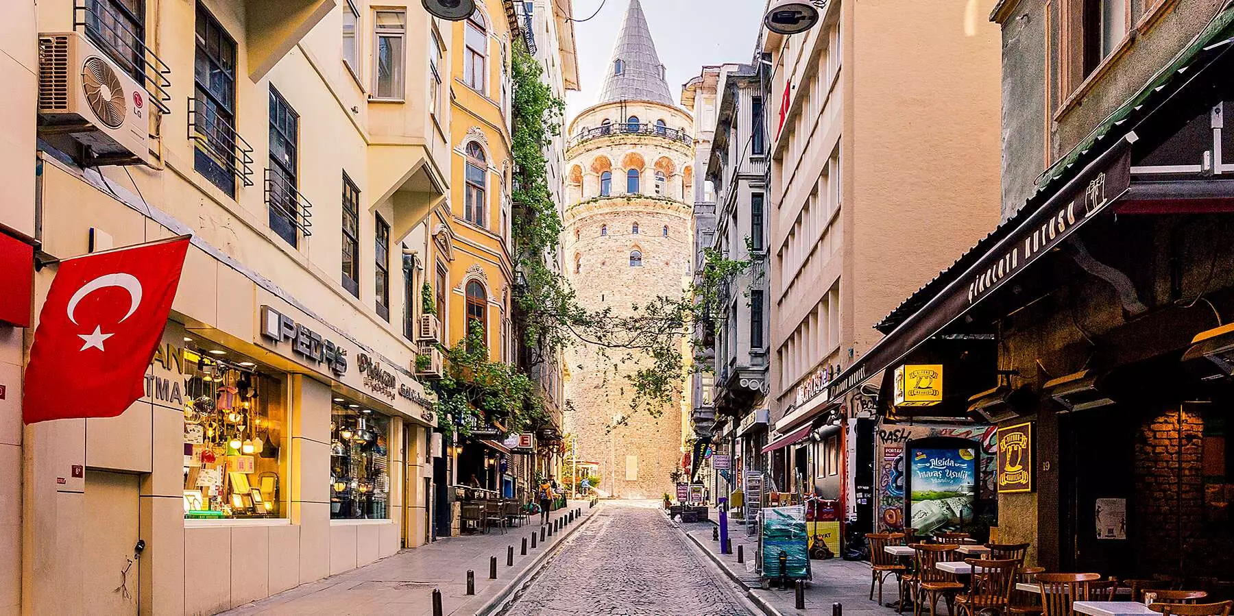 Istanbul Travel Guide: Fakânsje + Trip Ideas