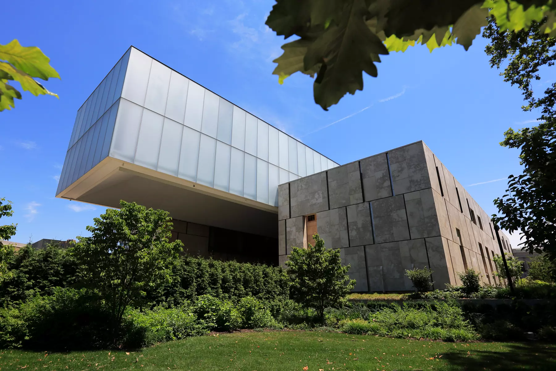 Het buitenaanzicht van Barnes Foundation.