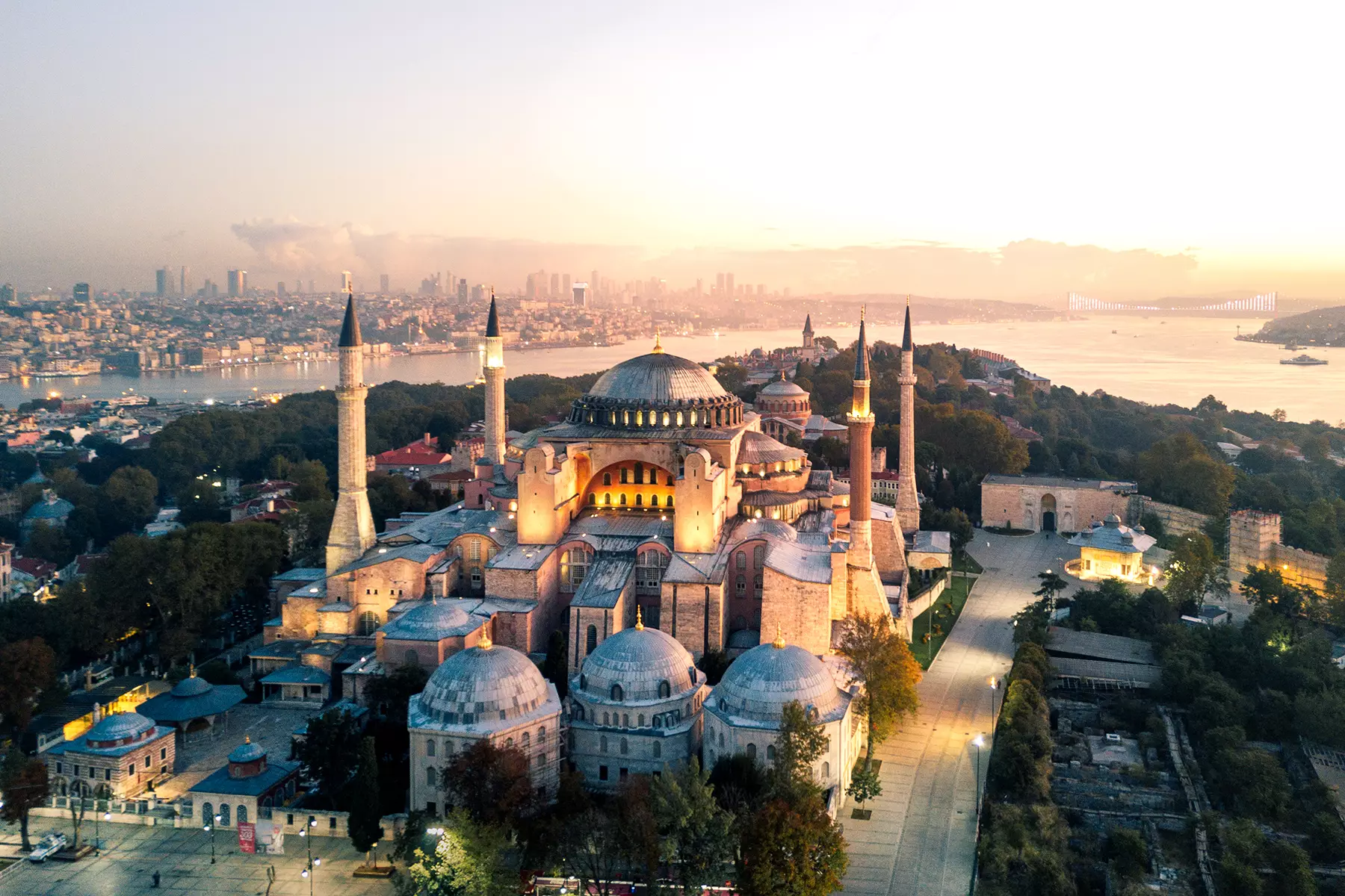 Hagia Sophia al crepuscolo mattutino