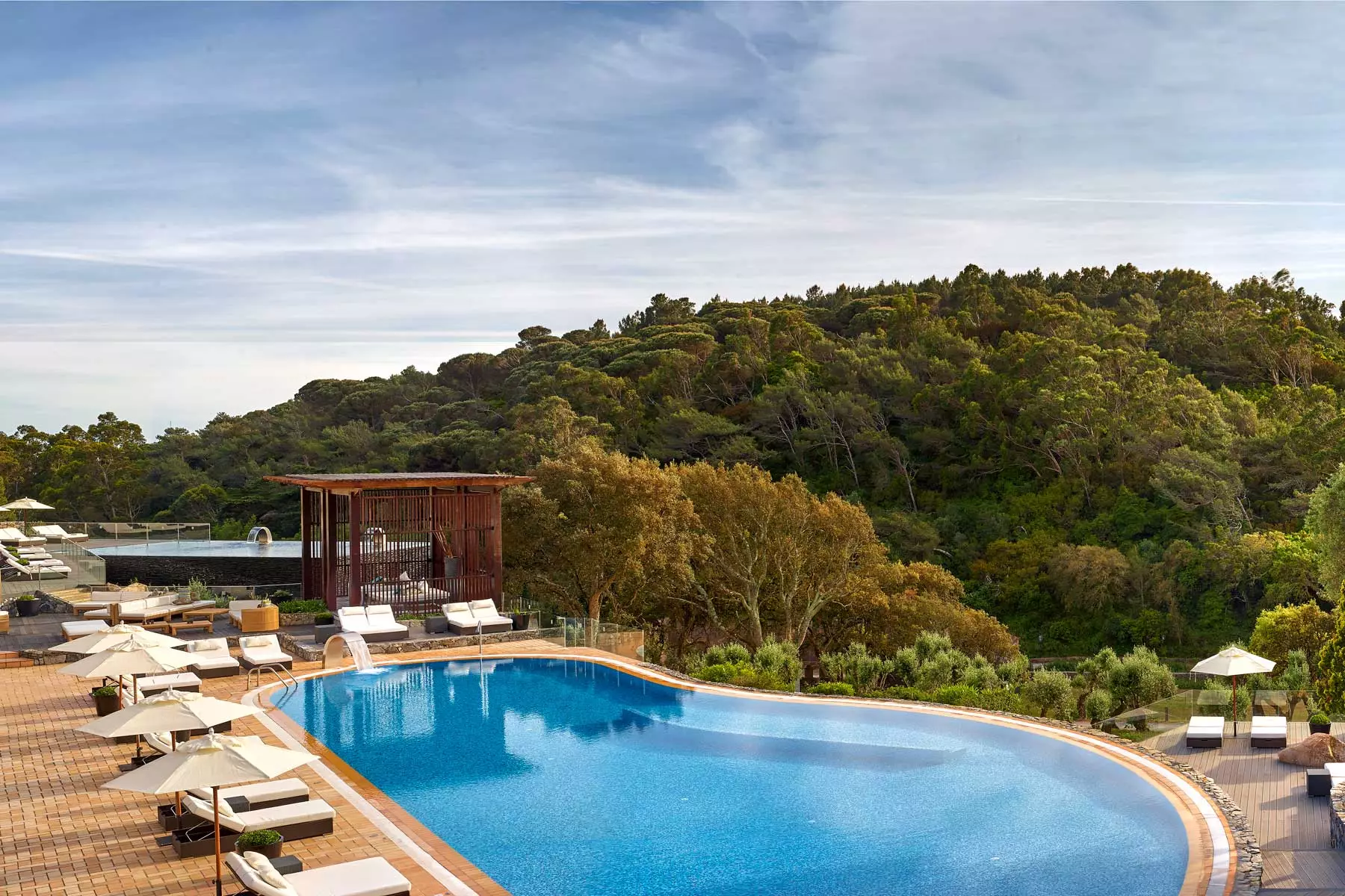 Pool op Penha Longa resort, stimd ien fan de bêste hotels yn 'e wrâld