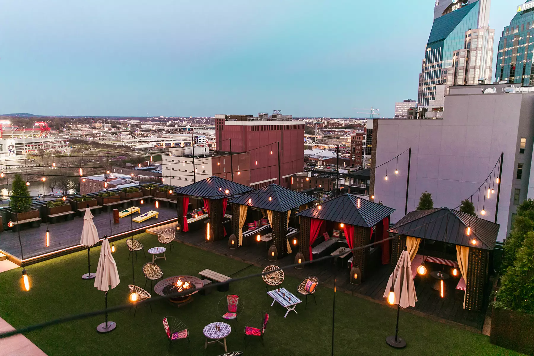 Lounge auf dem Dach im Bobby Hotel, Nashville, TN