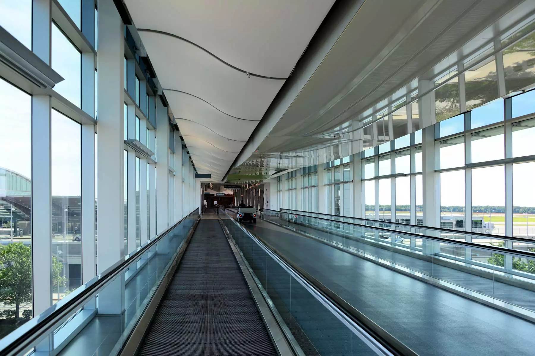 Jembatan langit di Bandara T. F. Green (PVD), melayani Providence