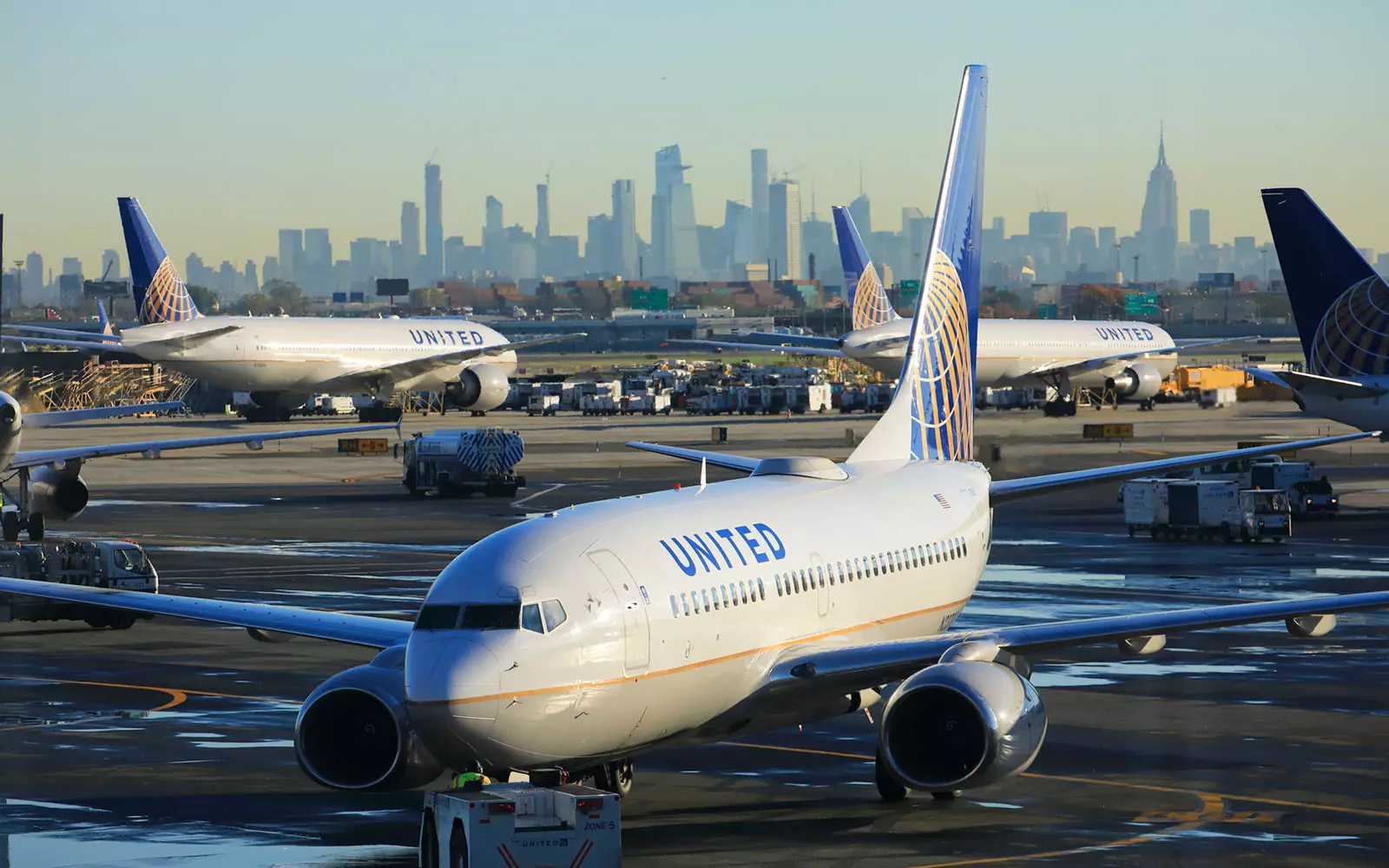 Skyline de New York depuis l'aéroport international Newark Liberty