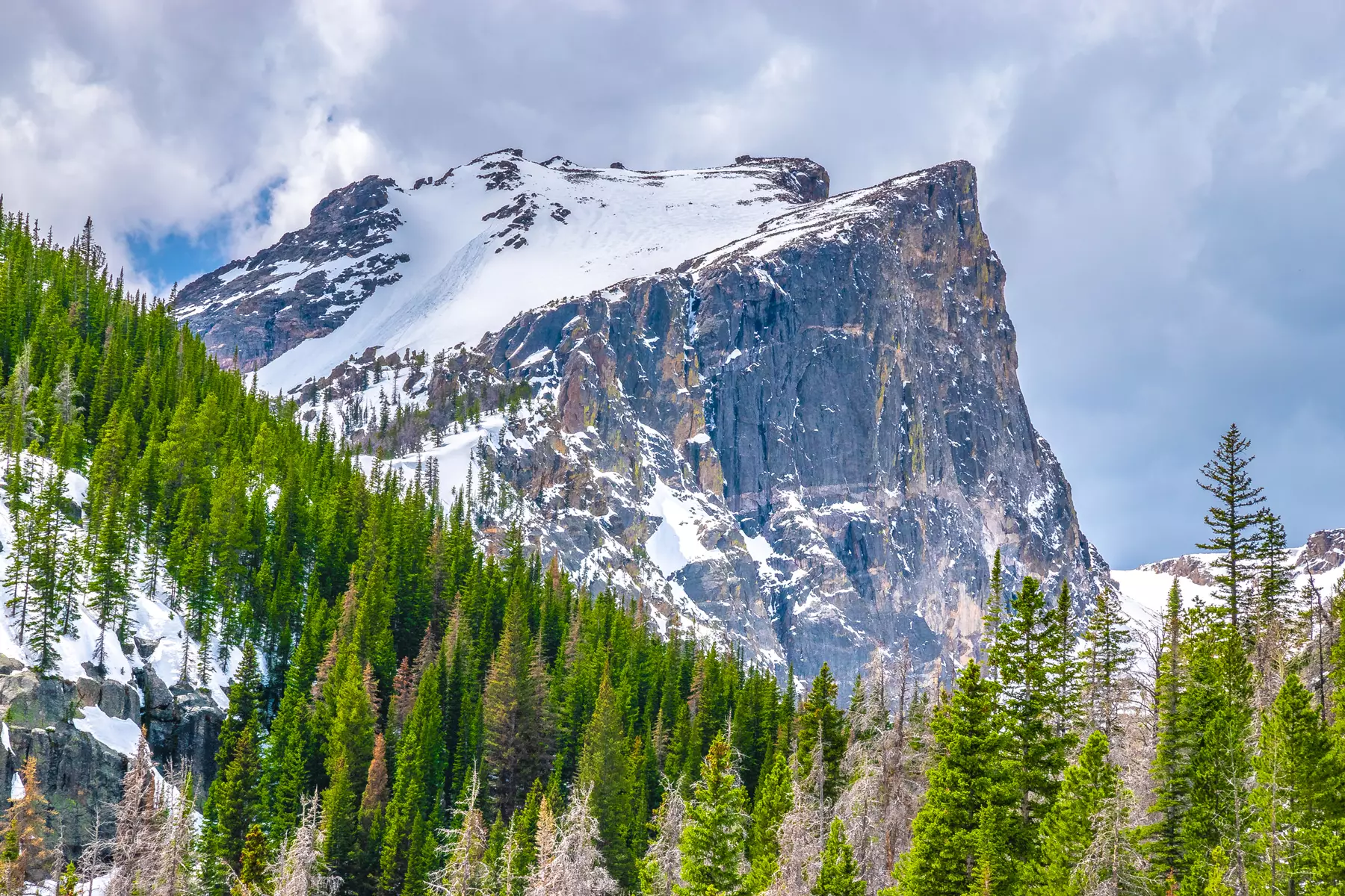 Vakker vårtur til Dream Lake i Rocky Mountain National Park i Estes Park, Colorado