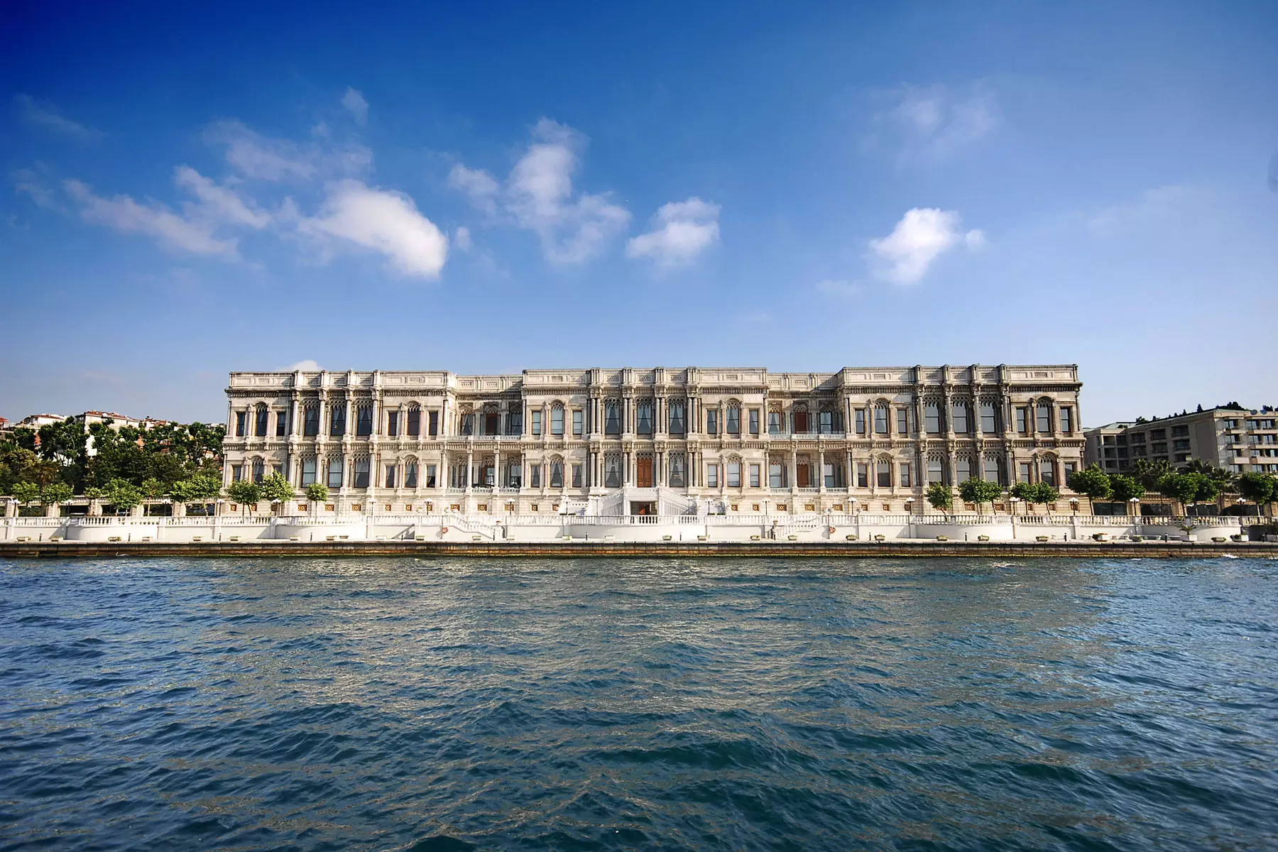 Ciragan Palace Kempinski ջրից