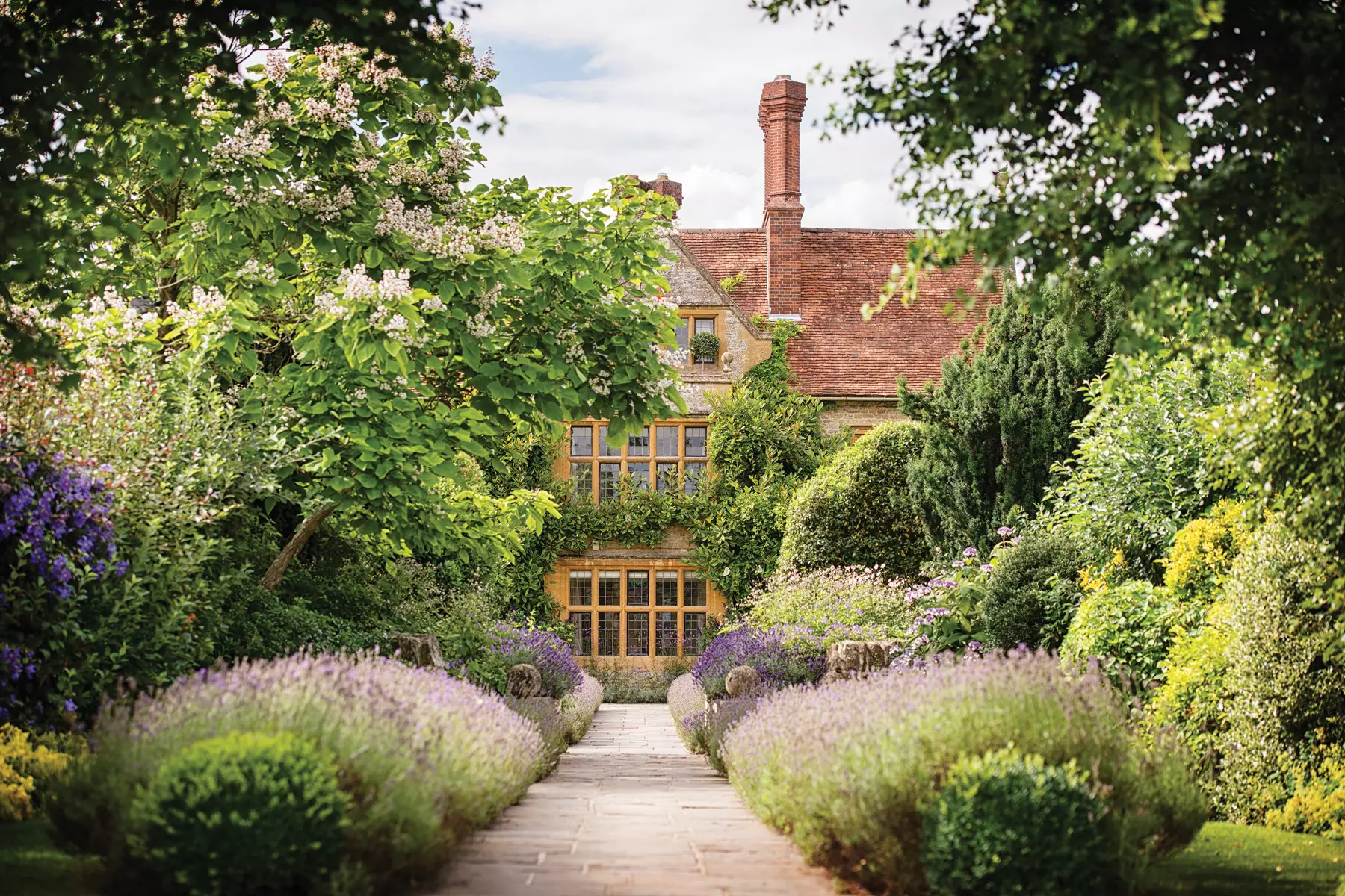 Le Manoir aux Quat'Saisons, A Belmond Hotel, Oxfordshire, visto desde el exterior y la zona ajardinada