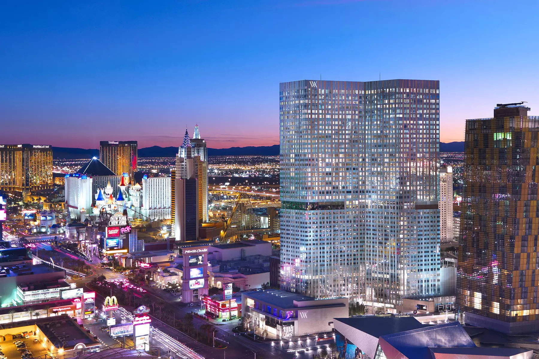 Exteriör nattvy av Waldorf Astoria Las Vegas