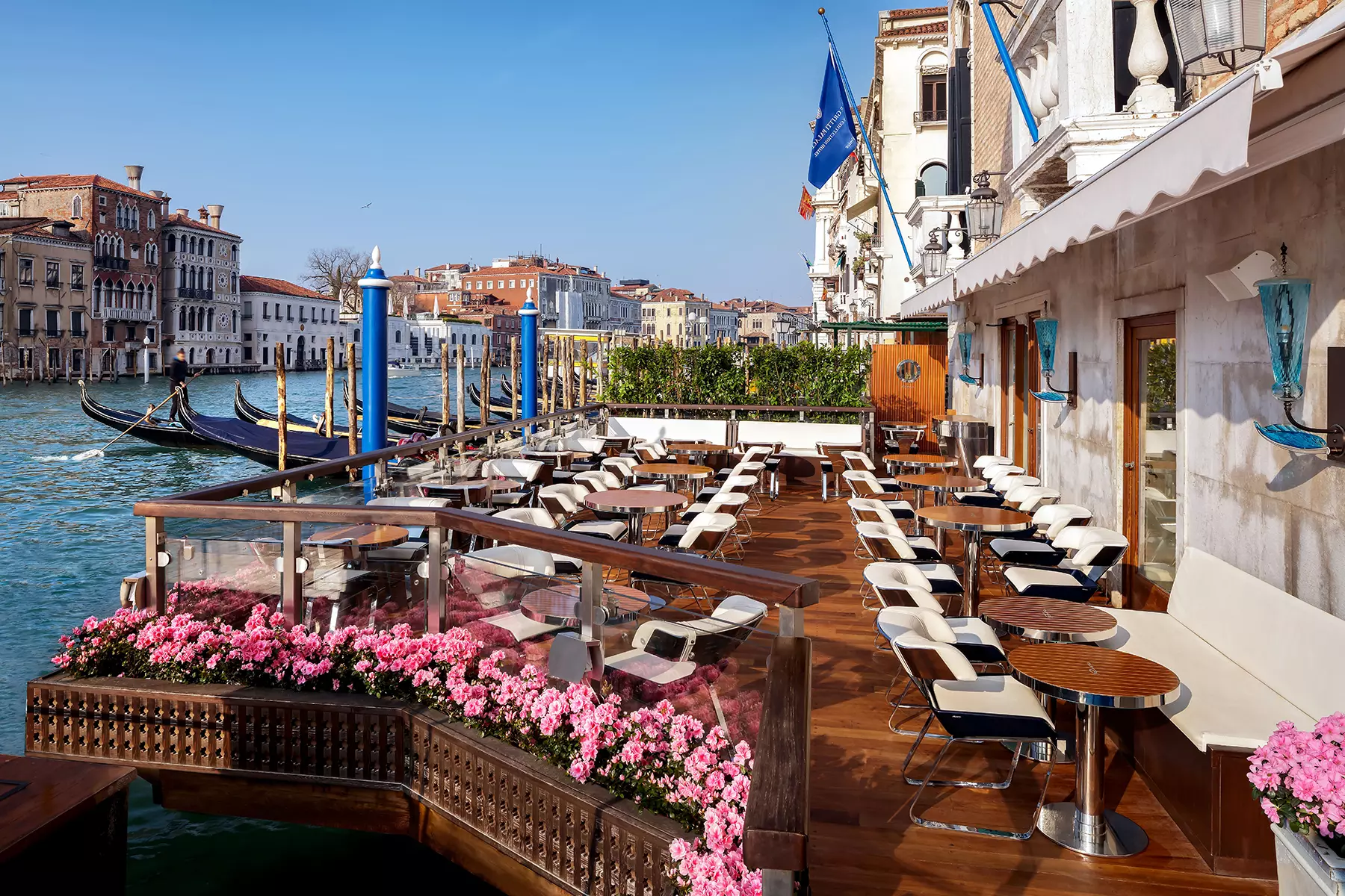 Riva Lounge ak fasad nan The Gritti Palace, yon otèl koleksyon Luxury