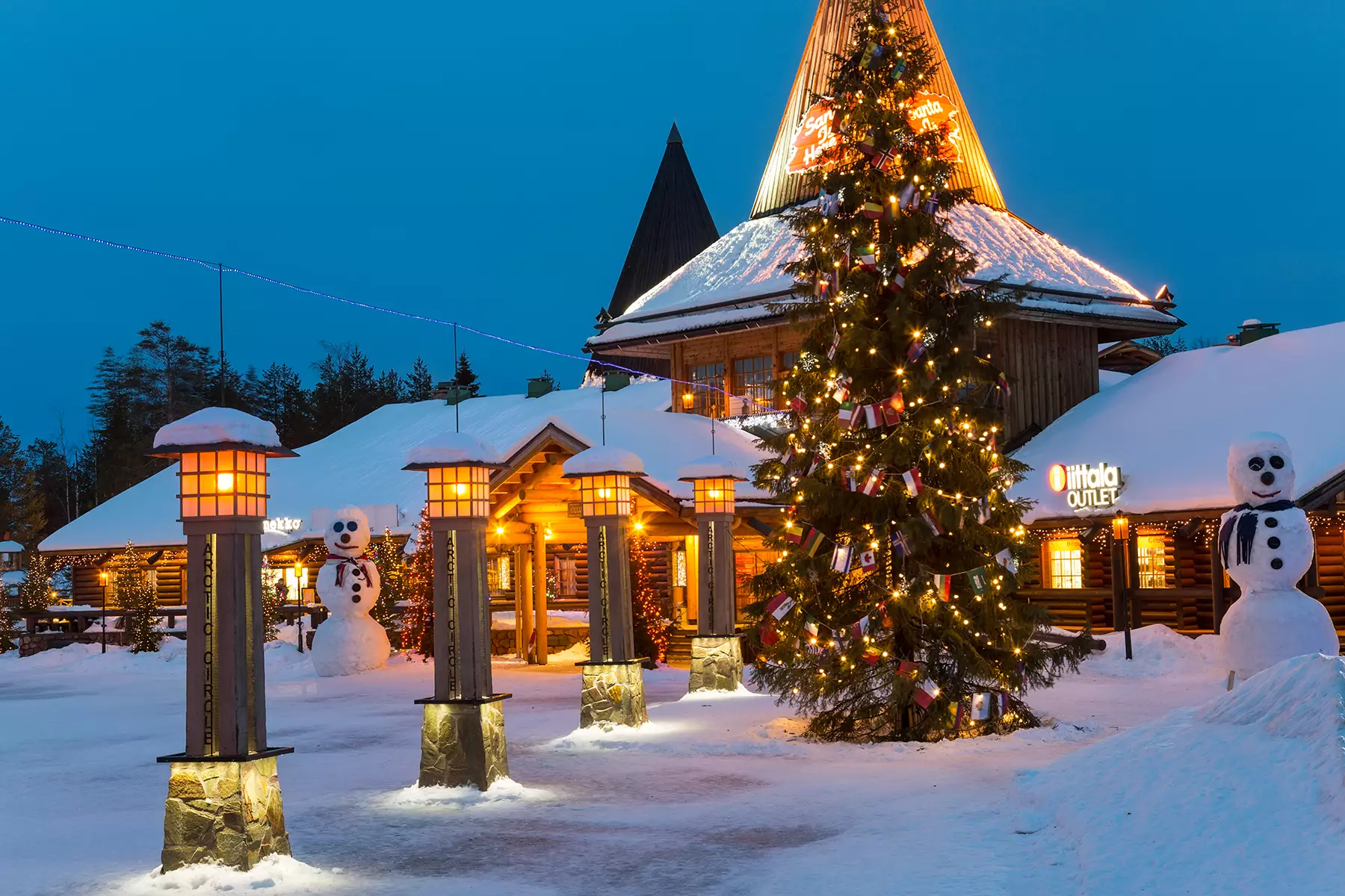Villaggio di Babbo Natale al tramonto, Rovaniemi, Finlandia