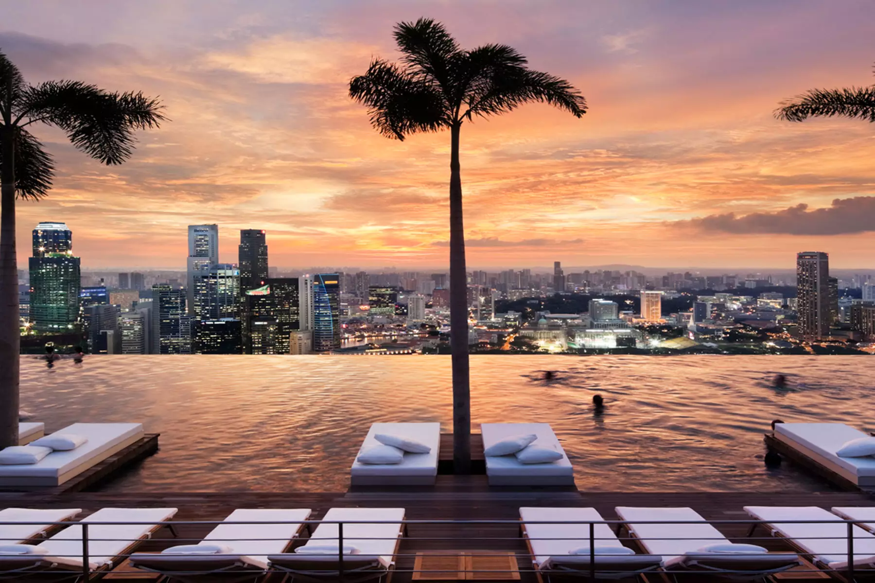 SkyPark Pool ĉe Marina Bay Sands