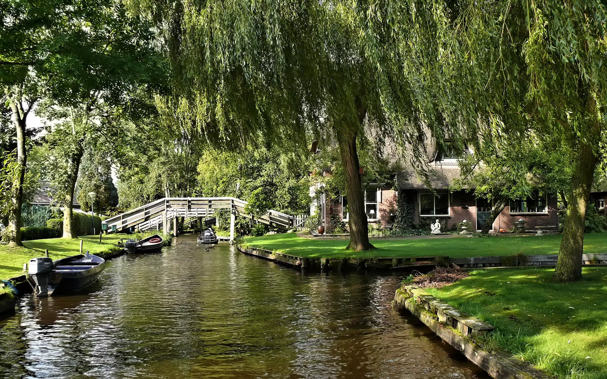 holland waterway town