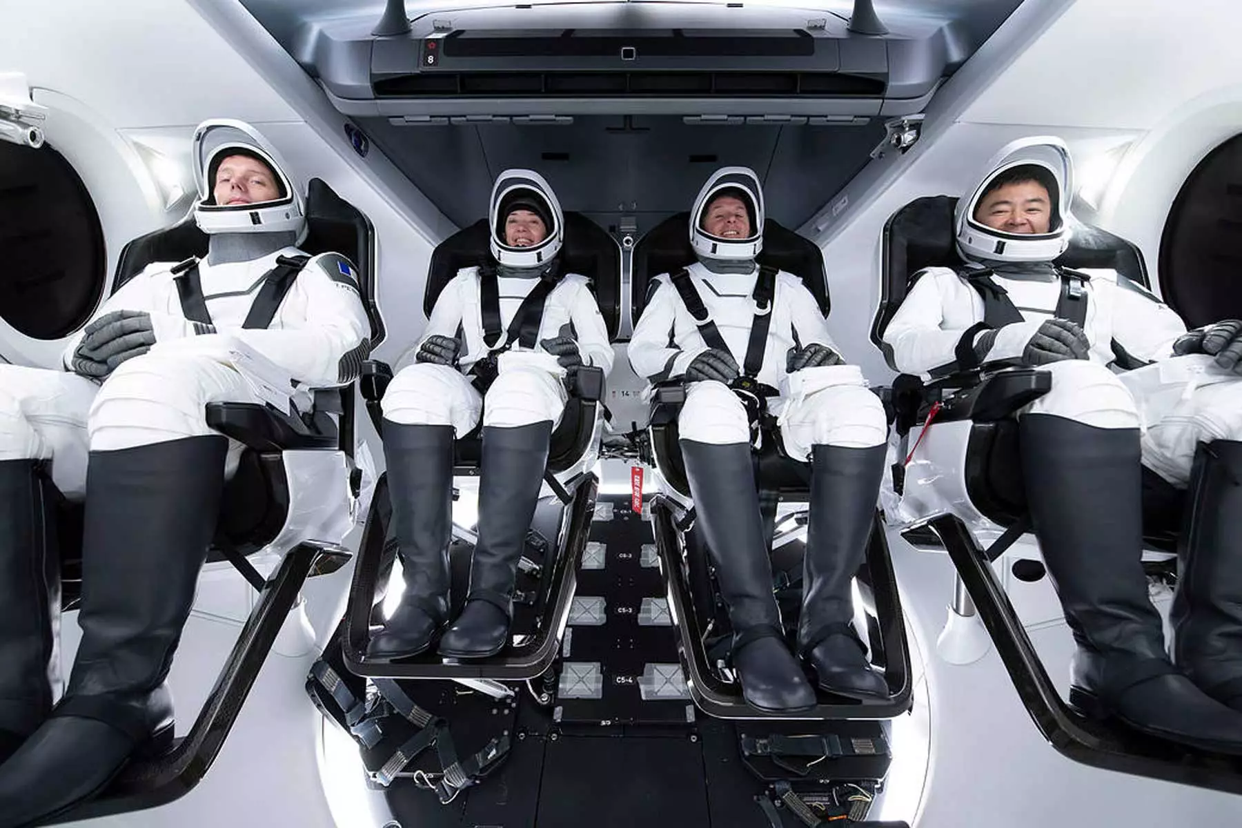 Meeskond teisele pikaajalisele SpaceX Crew Dragon missioonile rahvusvahelisse kosmosejaama