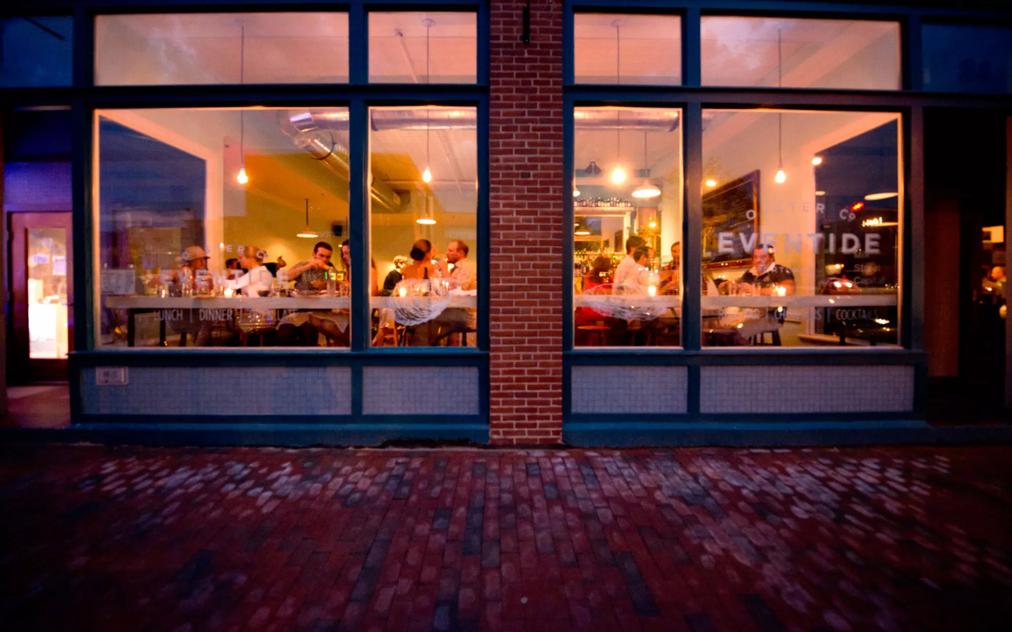 Barras de champán Eventide Oysters Portland Maine