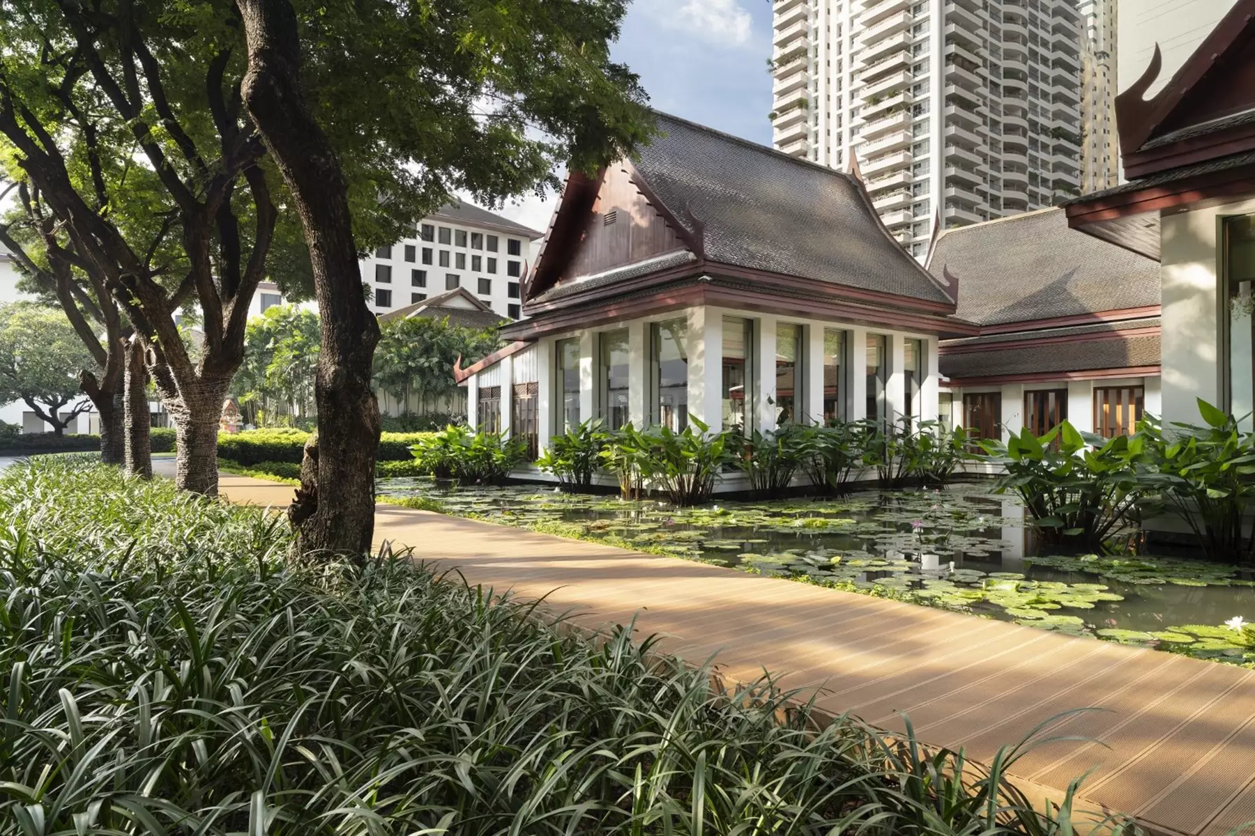 Автентичен тайландски ресторант Celadon в The Sukhothai Bangkok