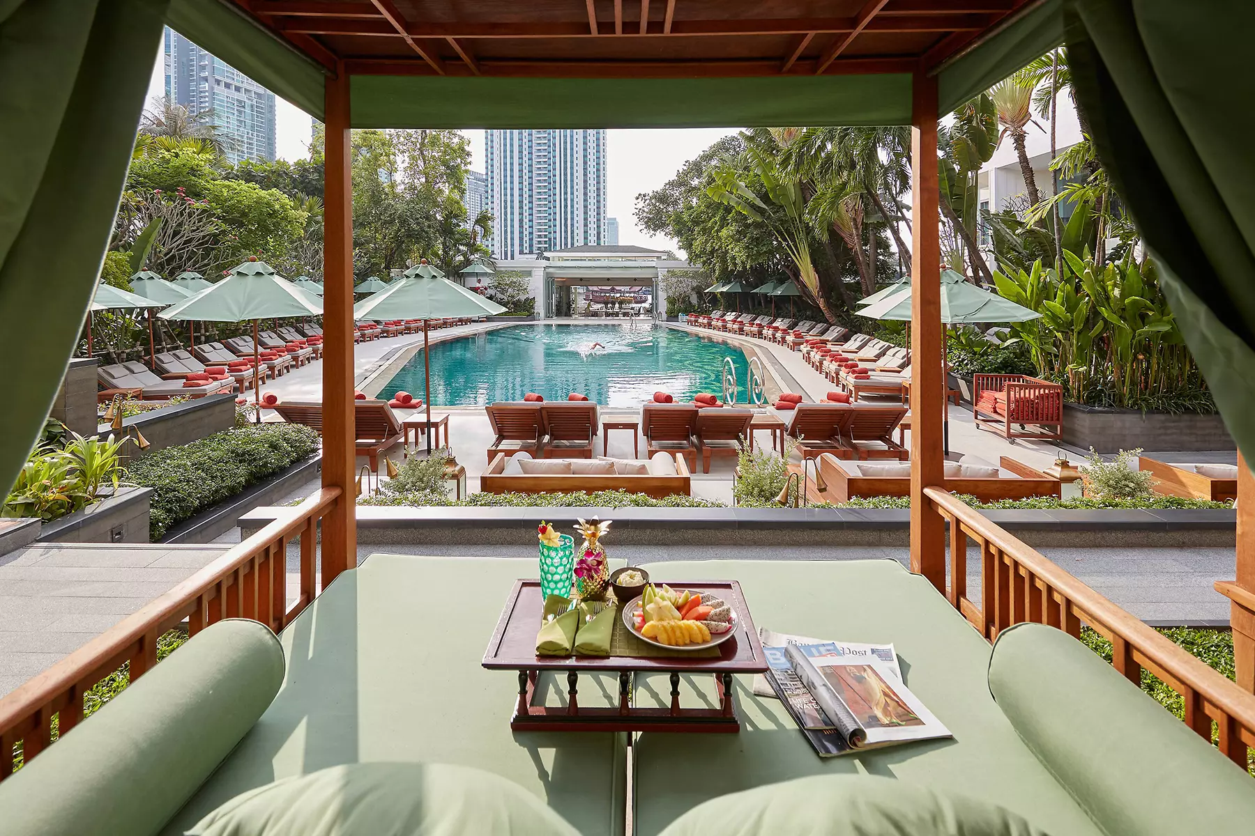 Skats uz baseinu Mandarin Oriental, Bangkokā