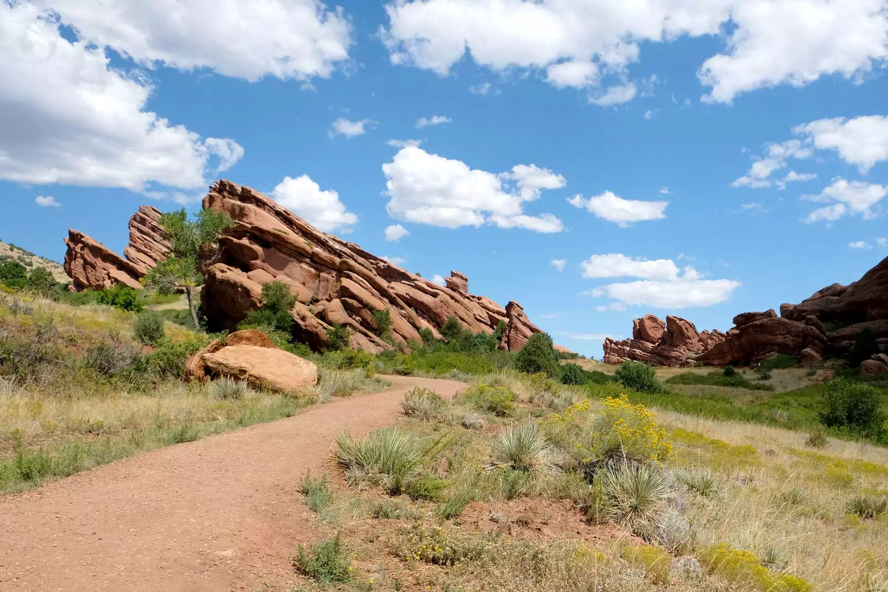 Đường mòn đi bộ đường dài tại Công viên Red Rocks ở Denver, Colorado
