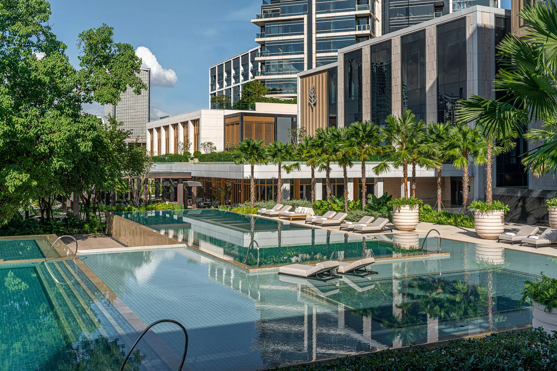 A piscina do Four Seasons Bangkok