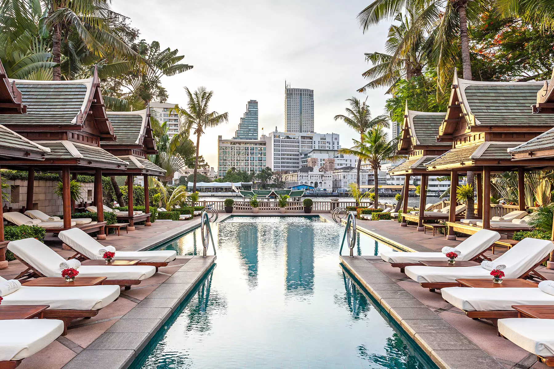 A Península Bangkok - A Piscina