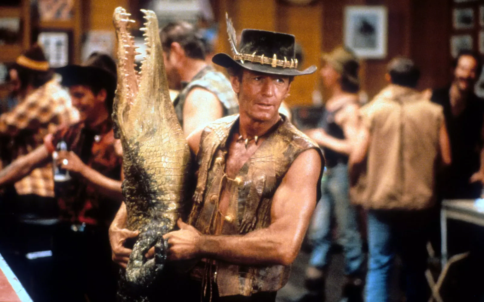 Paul Hogan, saMick 'Crocodile' Dundee.