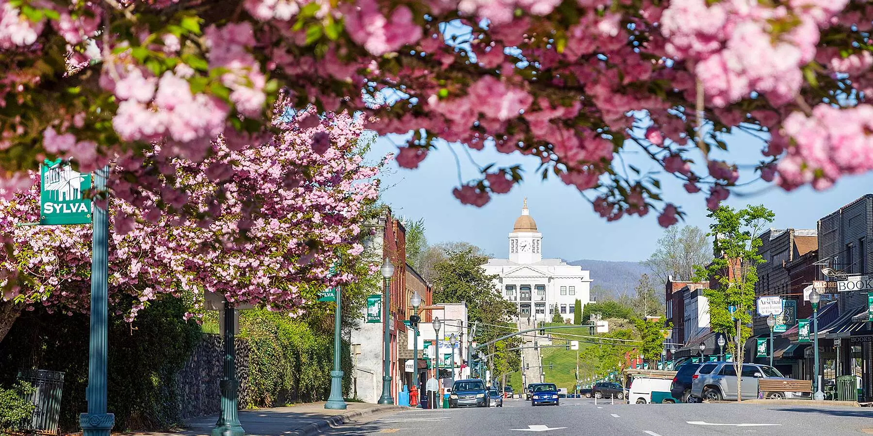 Dit kleine stadsduo in North Carolina biedt prachtige wandelpaden, coole ambachtswinkels en charmante B&B's