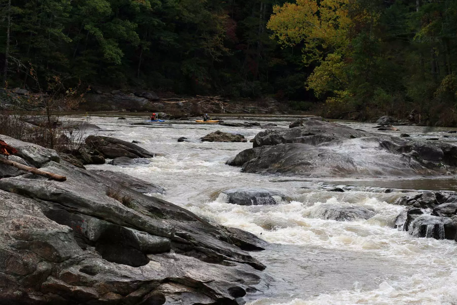 Chattoooga River pẹlu paddlers ni Georgia