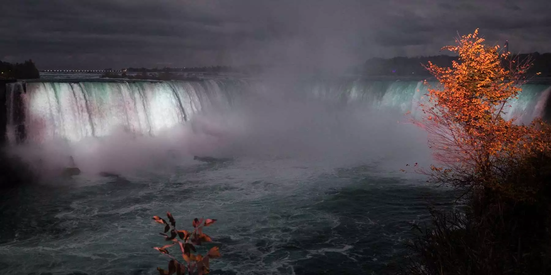 Le Mea e Va'ai ma Faia i Niagara Falls