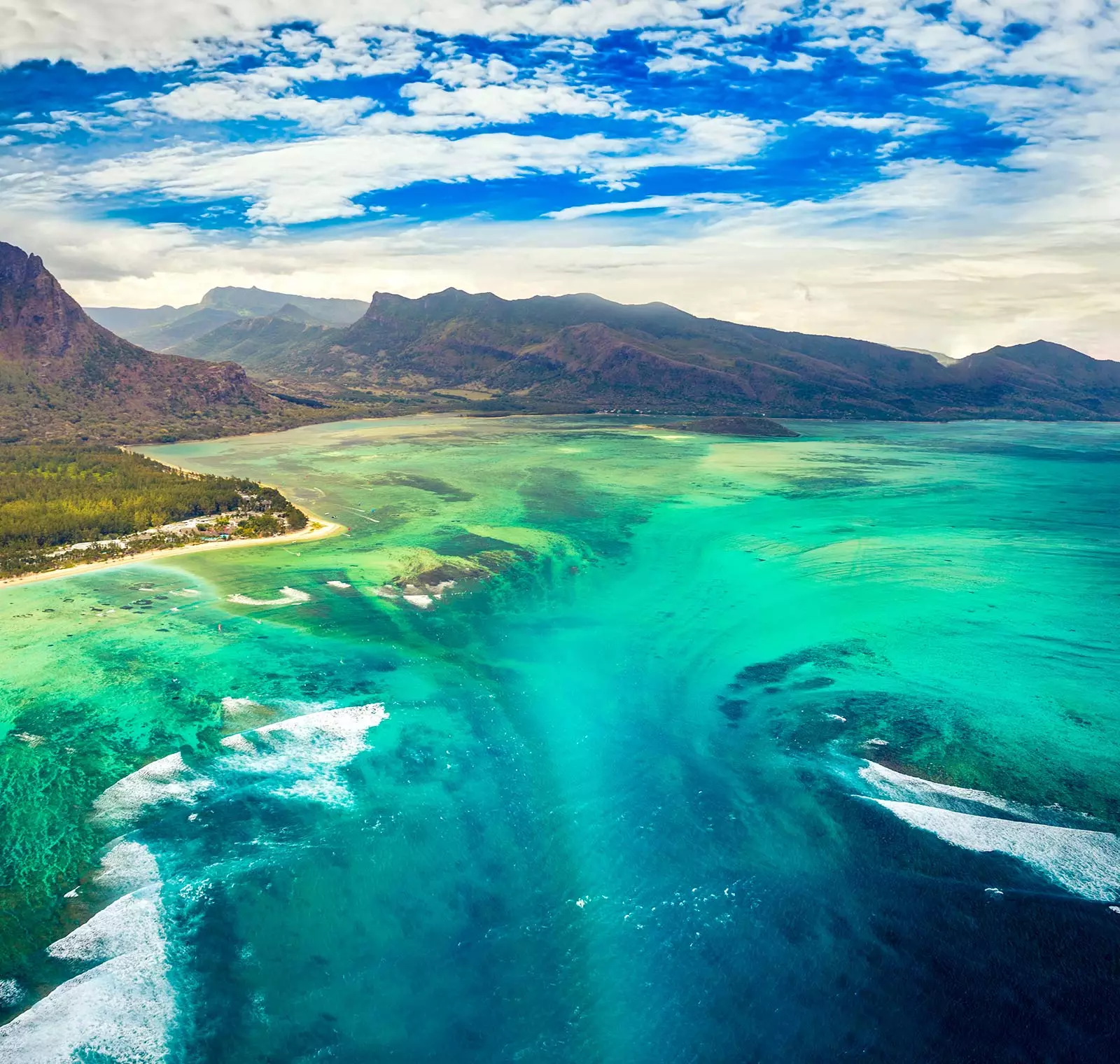 Thác nước dưới nước Le Morne Mauritius