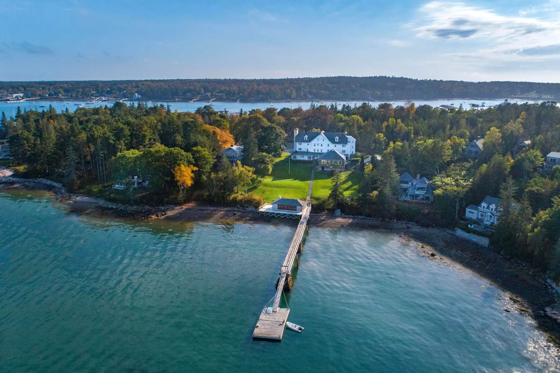 Vue aérienne de l'hôtel Claremont sur Mount Desert Island dans le parc national d'Acadia