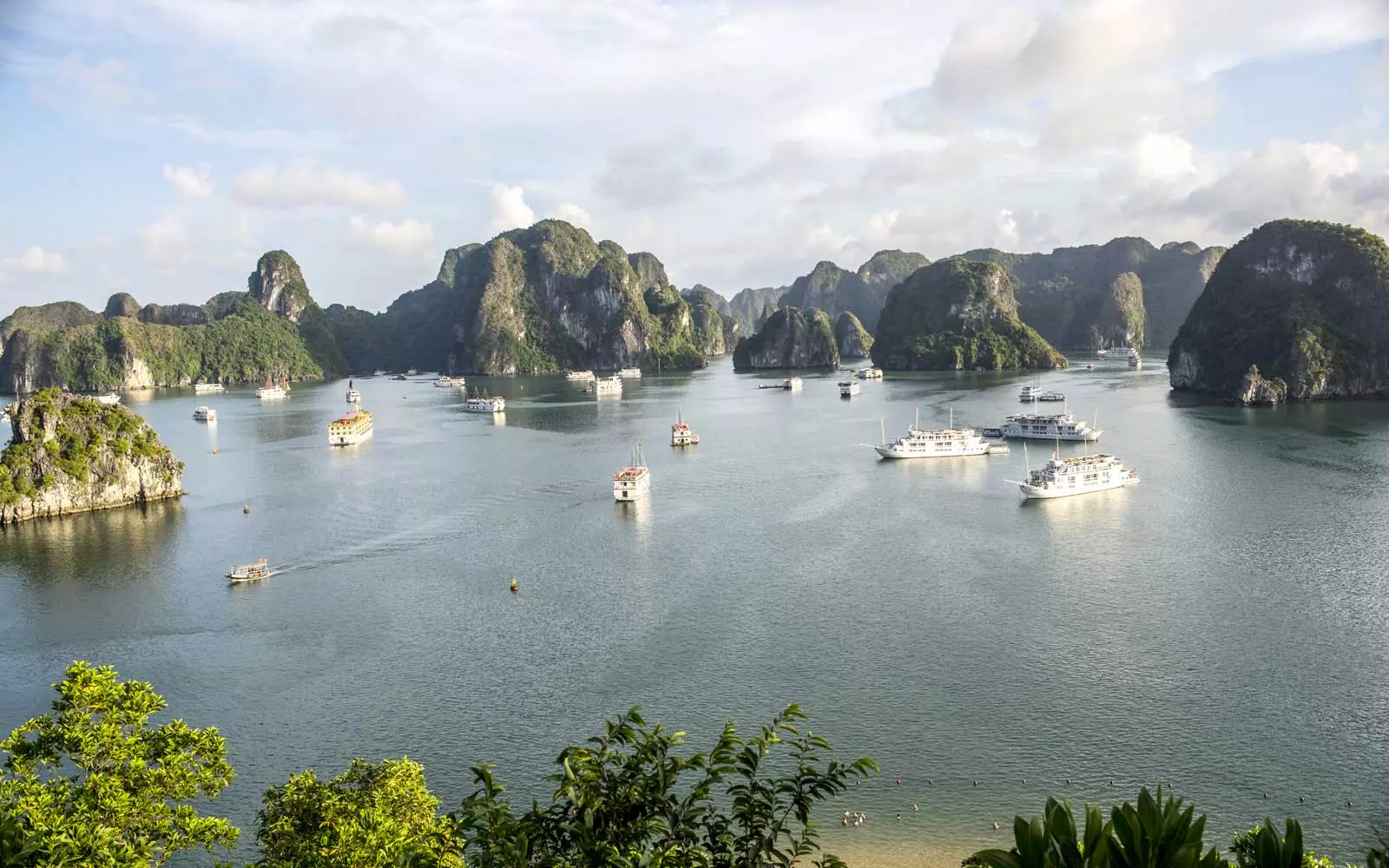 Sim Soi Adası, Vietnam'dan Ha Long Körfezi'nin görünümü