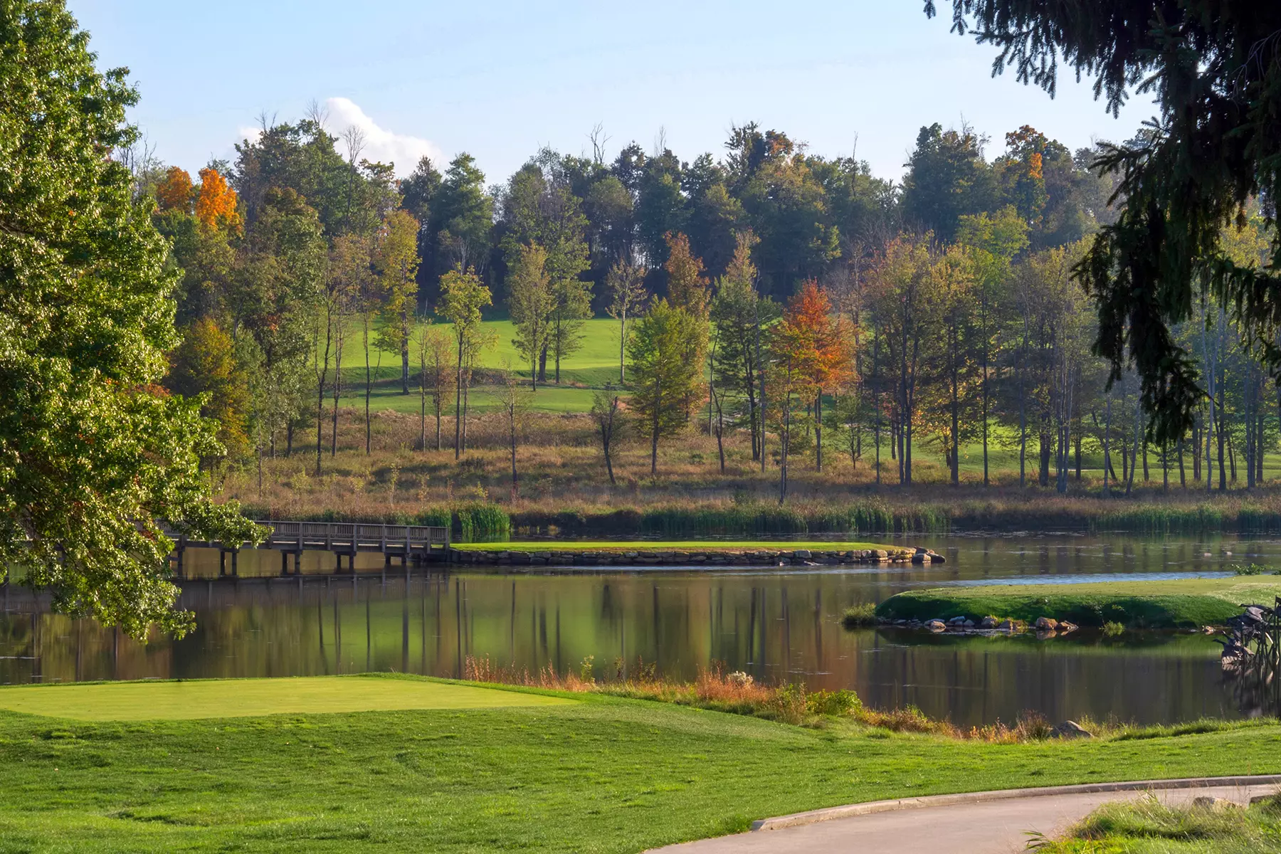 Owend Landschaft Szen um Terrain vun der Nemacolin Woodlands.