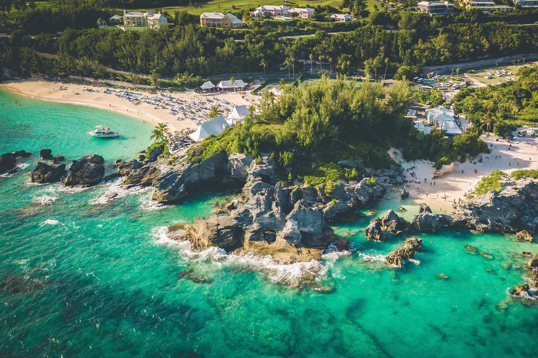 Vista aérea dunha praia nas Bermudas